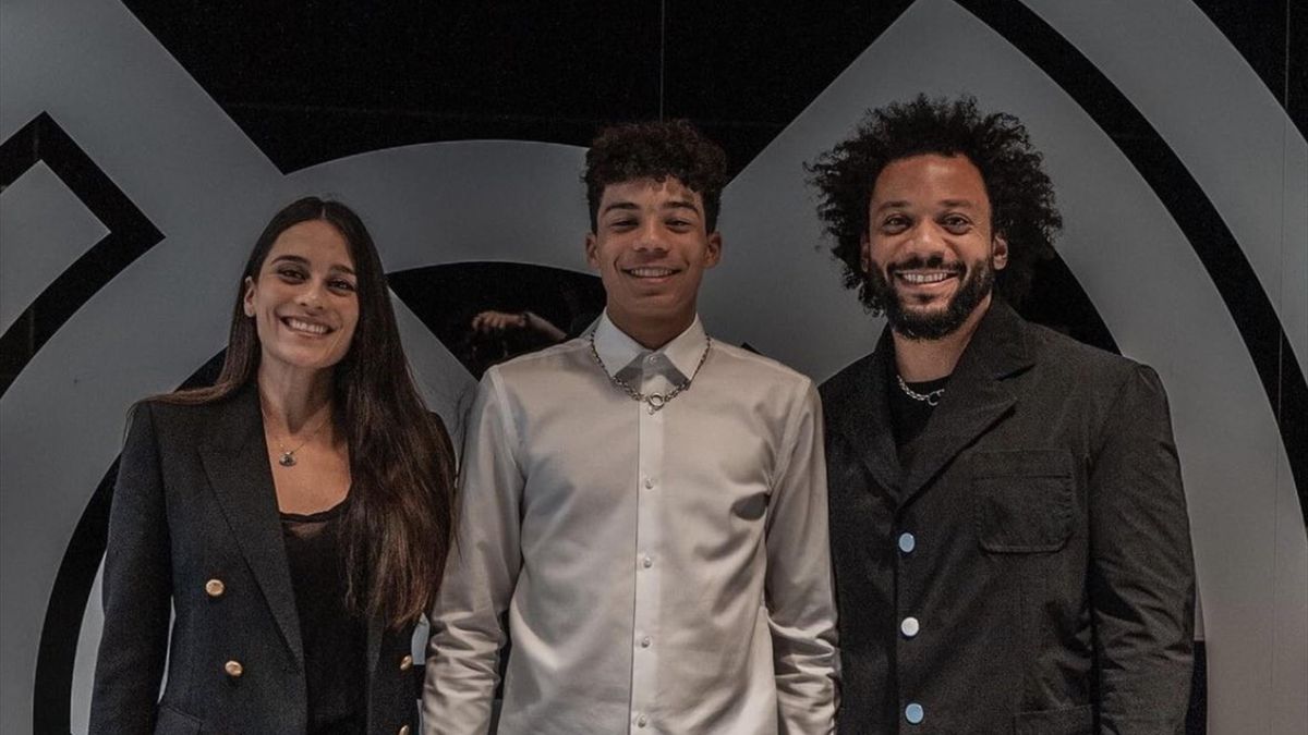 Enzo Alves, hijo de Marcelo, firma su primer contrato profesional con ...