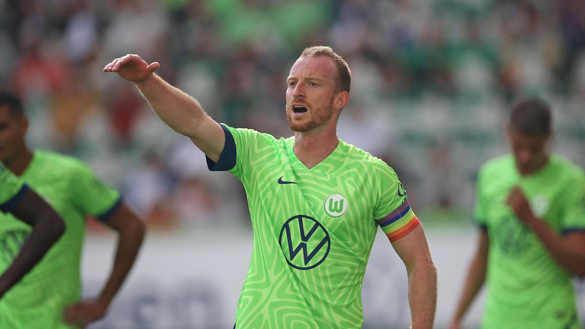 VfL Wolfsburg: Maximilian Arnold kritisiert Dauer-Thema Max Kruse ...