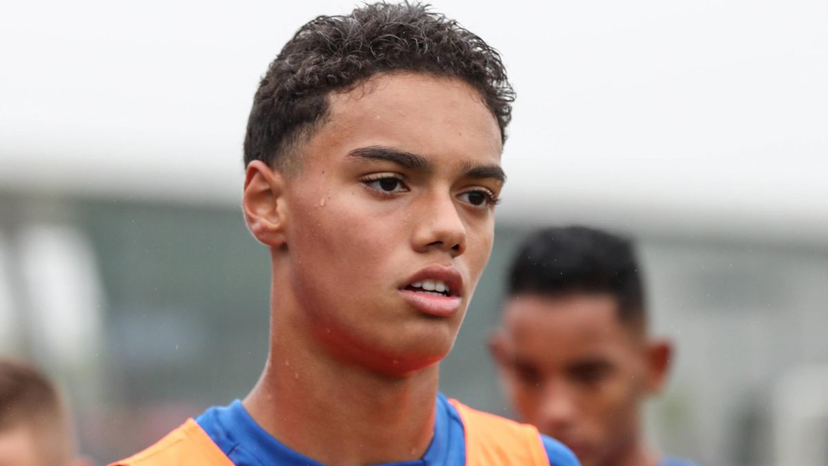 Transferts : João Mendes de Assis Moreira (fils de Ronaldinho) va ...