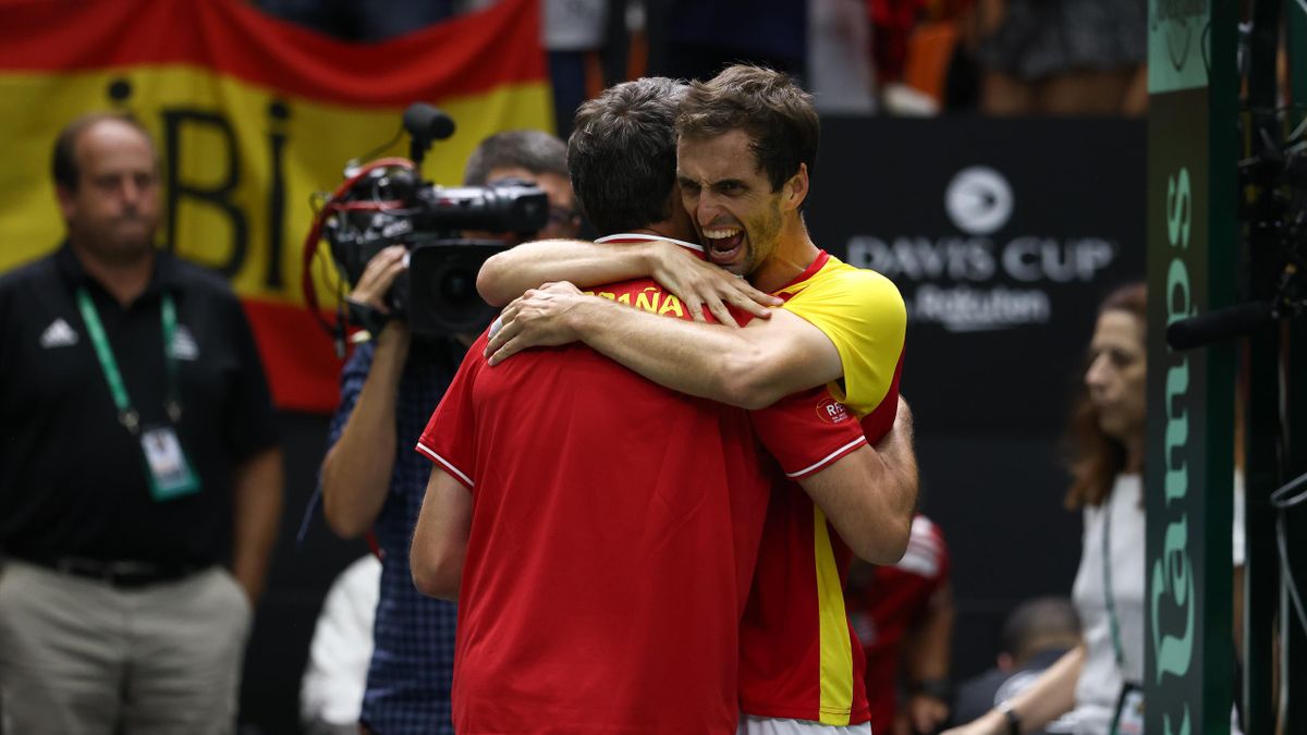 Davis Cup: Spanien gewinnt zum Auftakt gegen Serbien - Italien setzt ...
