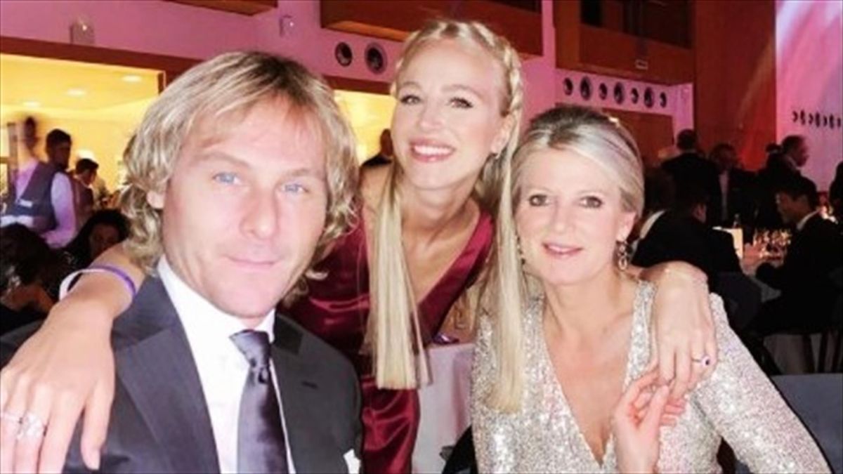 Ivana Nedved: Tochter von Fußball-Legende Pavel Nedved ist mit dem Sohn ...