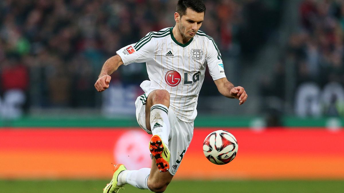 Pour avoir mis un coup de tête à un stadier, Emir Spahic est viré de ...