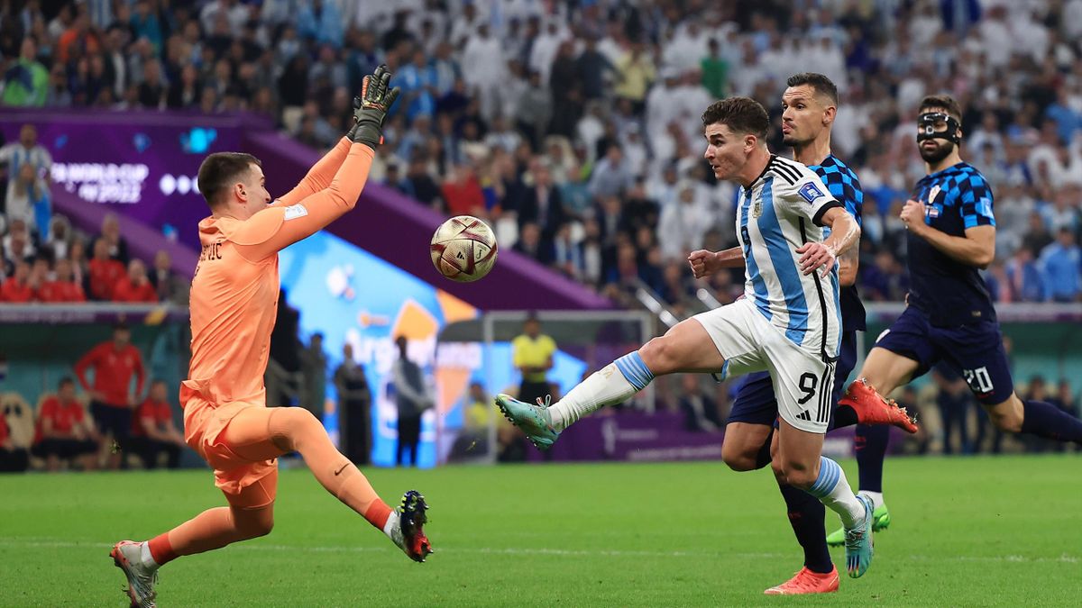 Julian Alvarez, record după 54 de ani! Premoniția avută de Guardiola ...