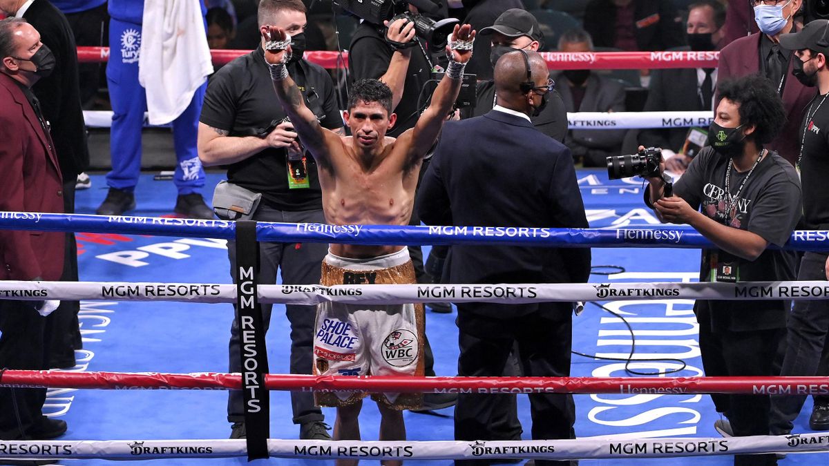 Boxe : le Mexicain Vargas champion WBC des poids plume en battant le ...