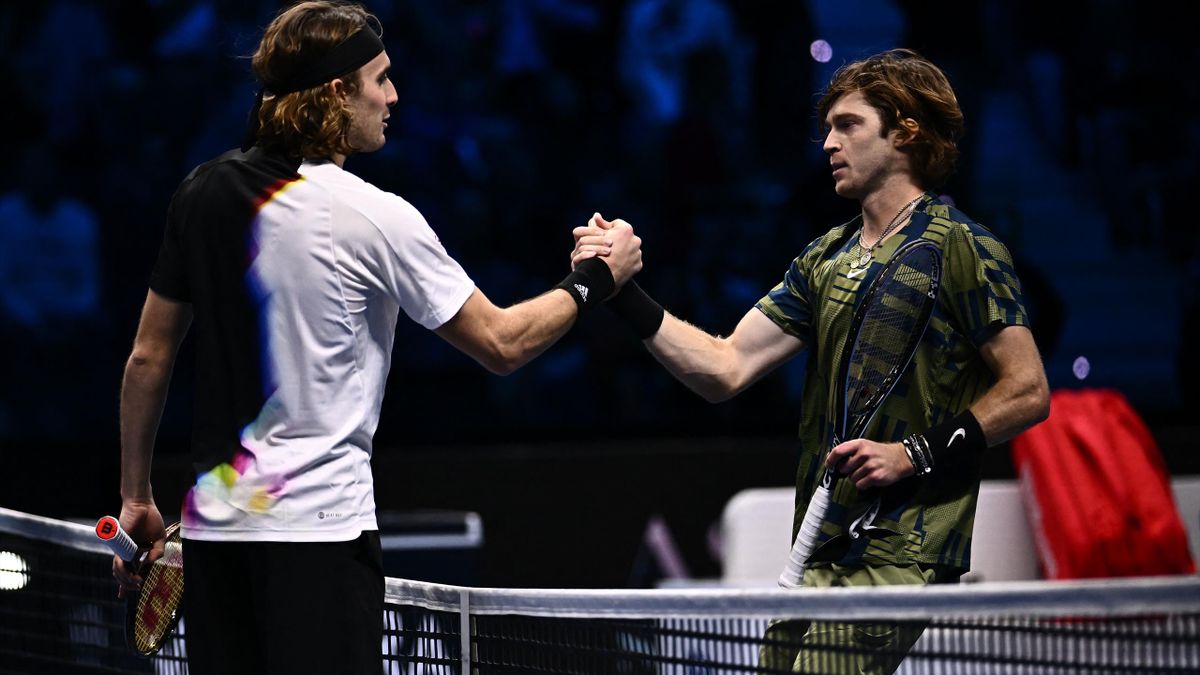 Stefanos Tsitsipas rudert nach Spitze bei den ATP Finals gegen Andrey ...