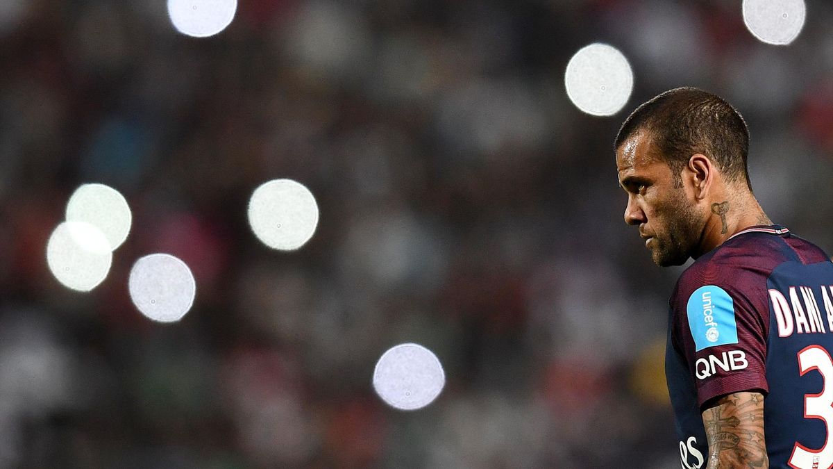 Ligue 1 - PSG - Passe d'armes entre Forlan et Dani Alves autour de ...
