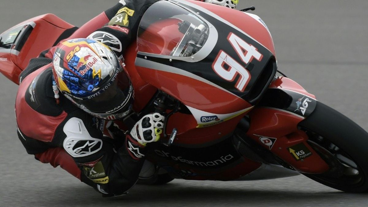 MotoGP auf Phillip Island: Jonas Folger und Sandro Cortese im Training ...