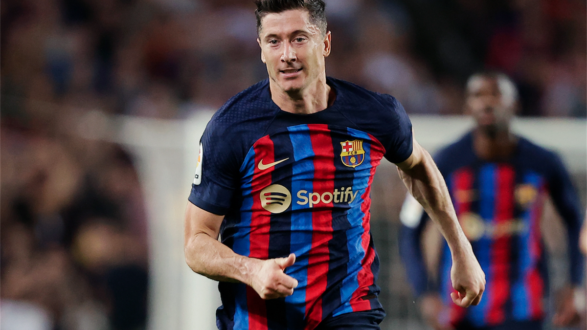 Valencia - FC Barcelona: kiedy i o której mecz Roberta Lewandowskiego ...