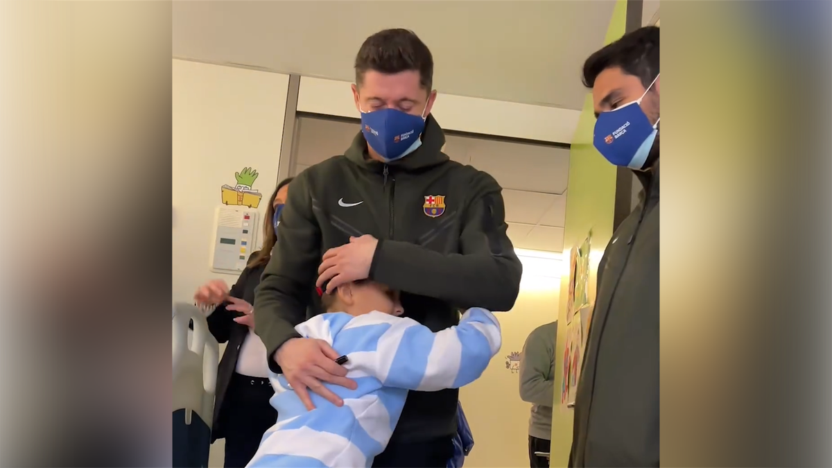 Robert Lewandowski w odwiedzinach u "superbohaterów". Wzruszające ...