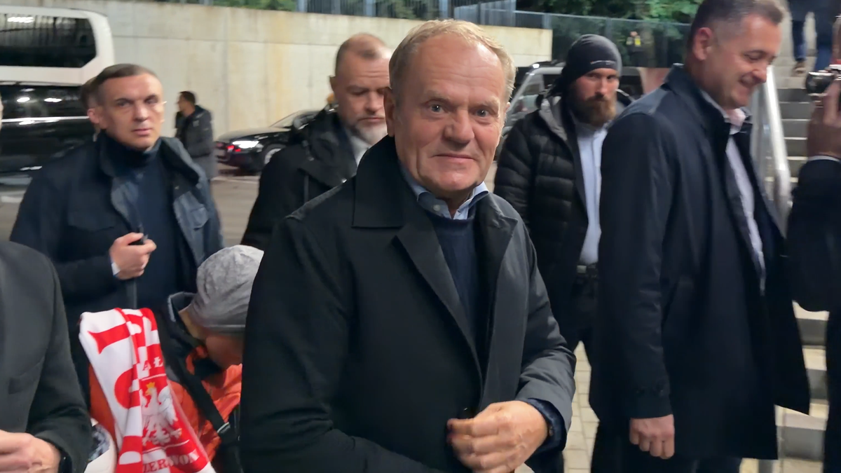 Litwa - Polska. Premier Donald Tusk na meczu Kownie. Szef rządu trafnie ...
