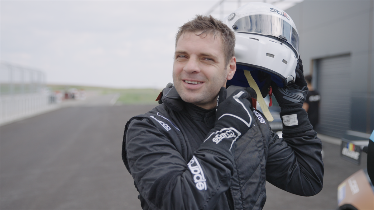 "Motoreta" s-a făcut pilot! Adi Popa și-a testat abilitățile în mașini ...