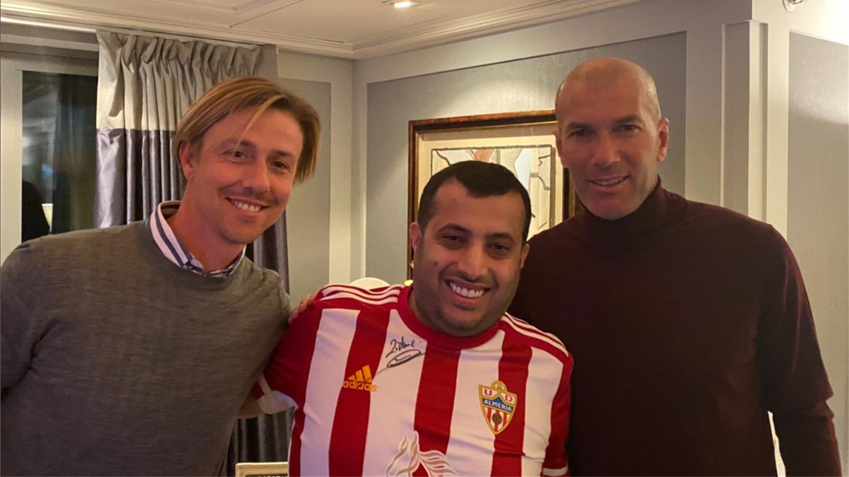 Zidane visita al jeque del Almería y este le da la bienvenida con ¡su ...