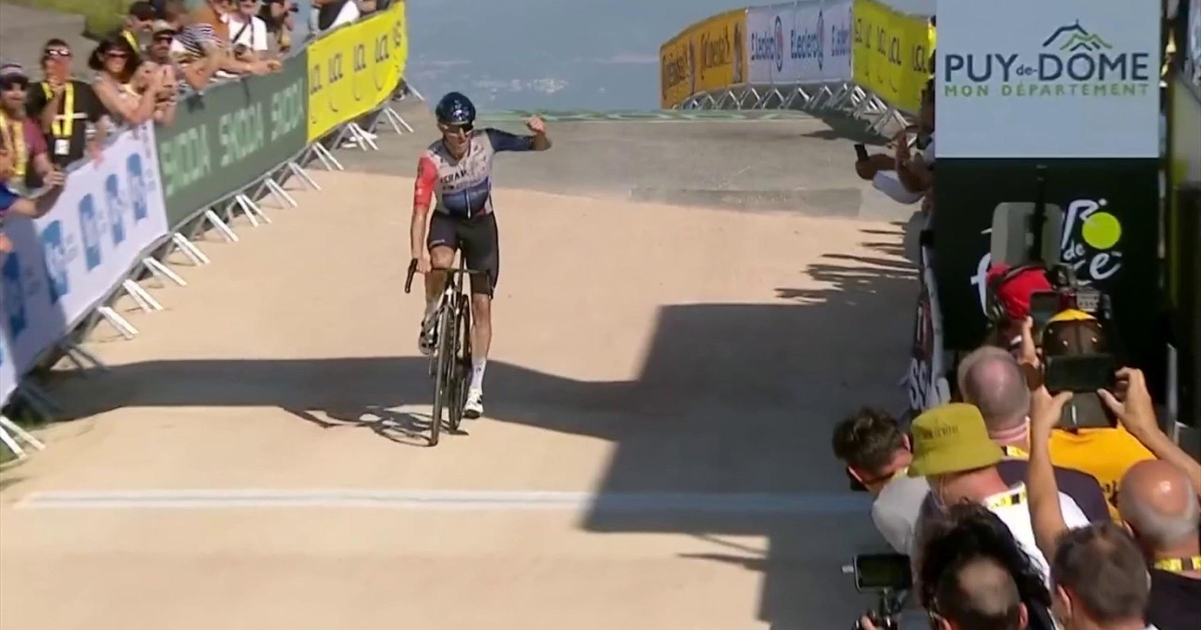 Tour de France: Michael Woods schluckt Matteo Jorgenson 500 Meter vor ...