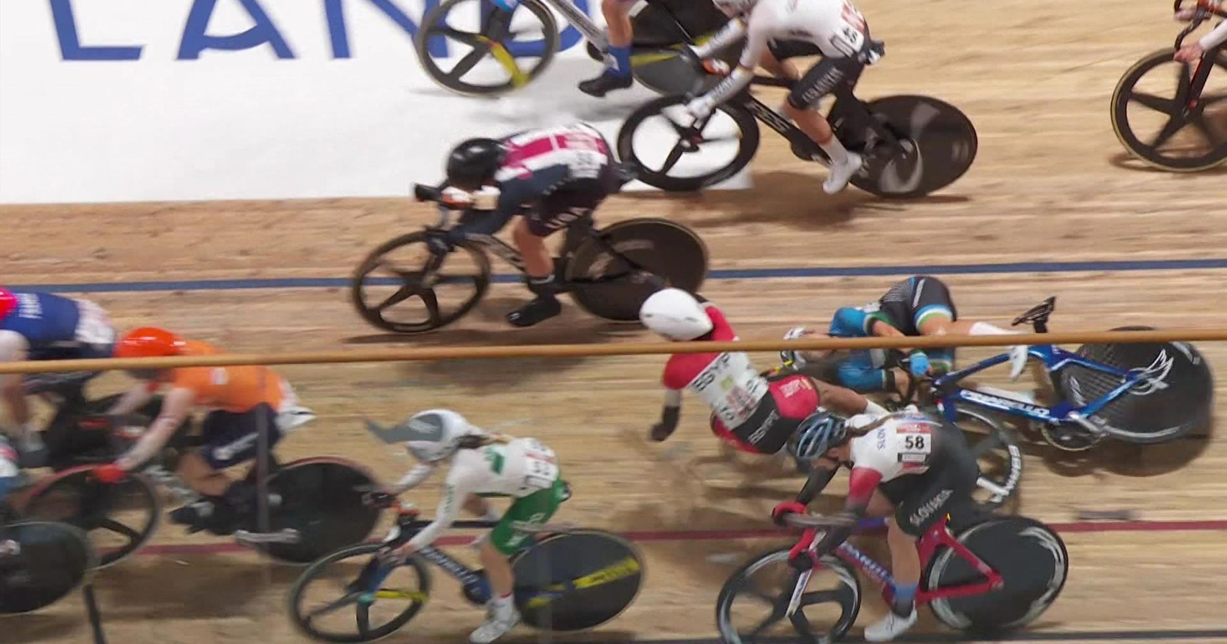 Rad-WM 2023: Sturz beim Bahnradrennen der Damen im Velodrome geht glimpflich aus - Bahnradsport ...