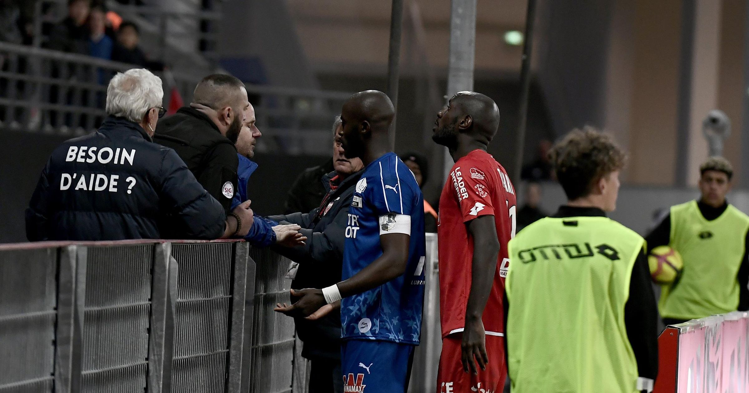 Cris de singe pendant un match de foot : un supporter de Dijon condamné ...