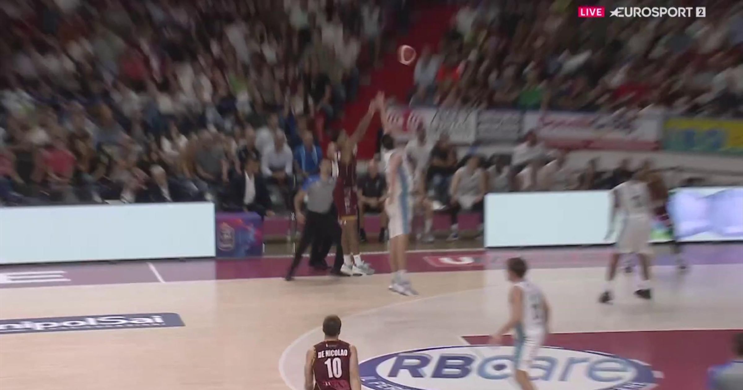 Barry Brown Jr con la tripla decisiva per la vittoria di Venezia ...