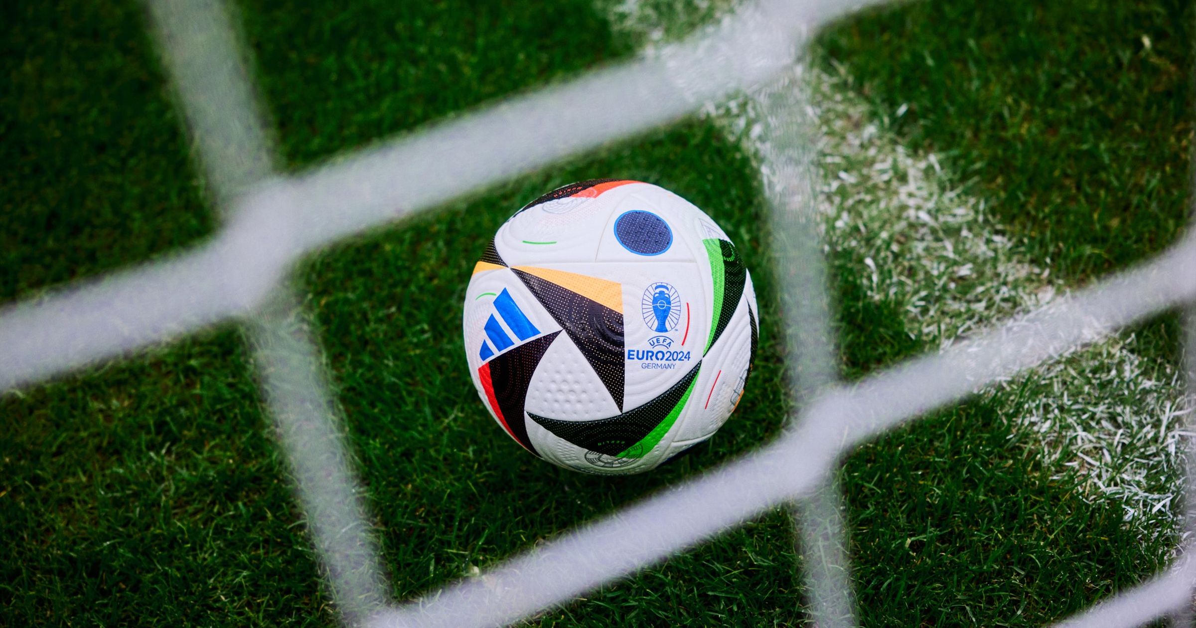 Adidas ha svelato "Fussballliebe", il pallone degli Europei 2024 dotato ...