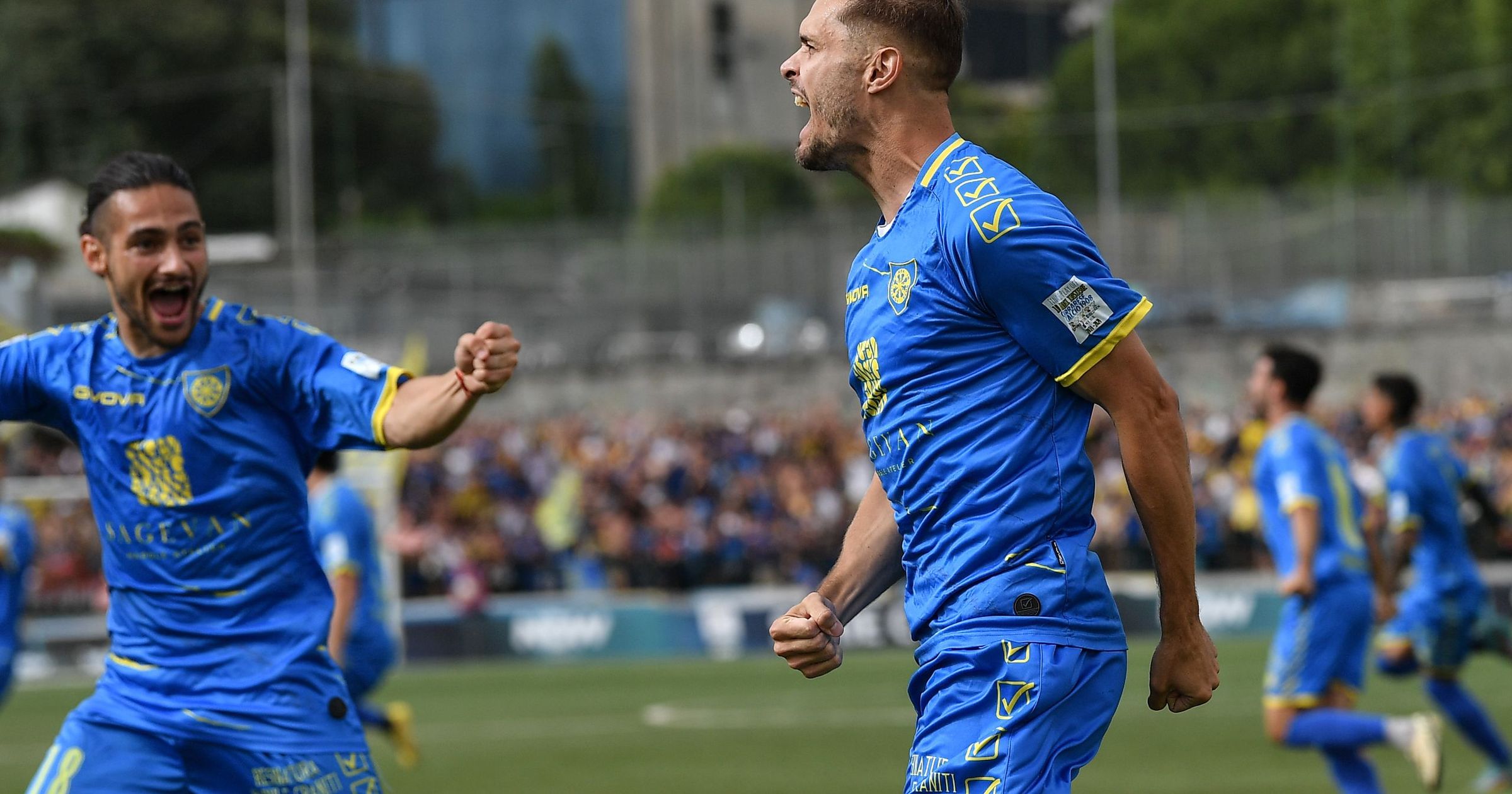 La Carrarese batte 1-0 nella finale playoff il Vicenza e dopo 76 anni è ...