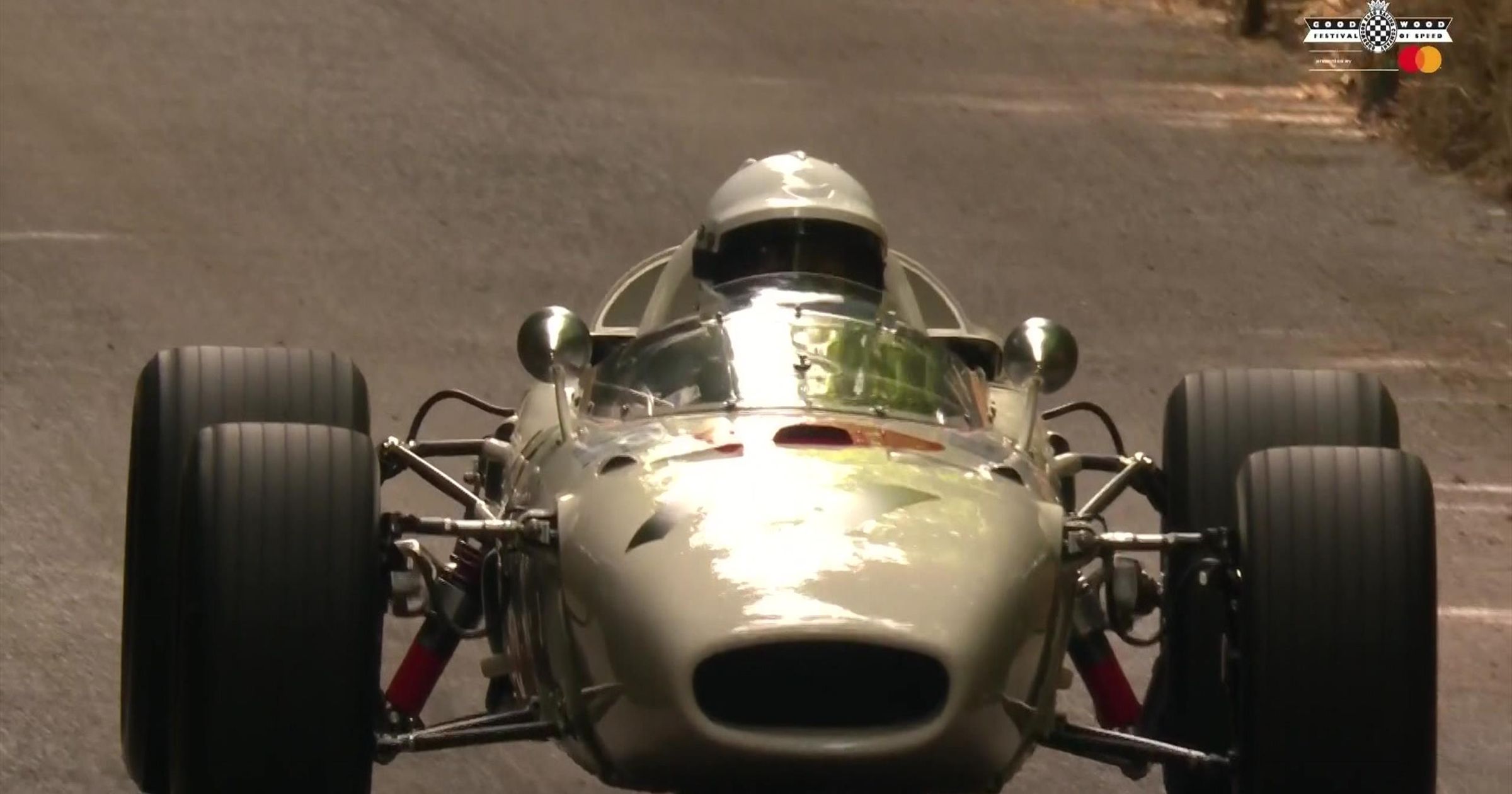 Goodwood road and race: Yuki Tsunoda guida la vecchia Honda RA272 ...