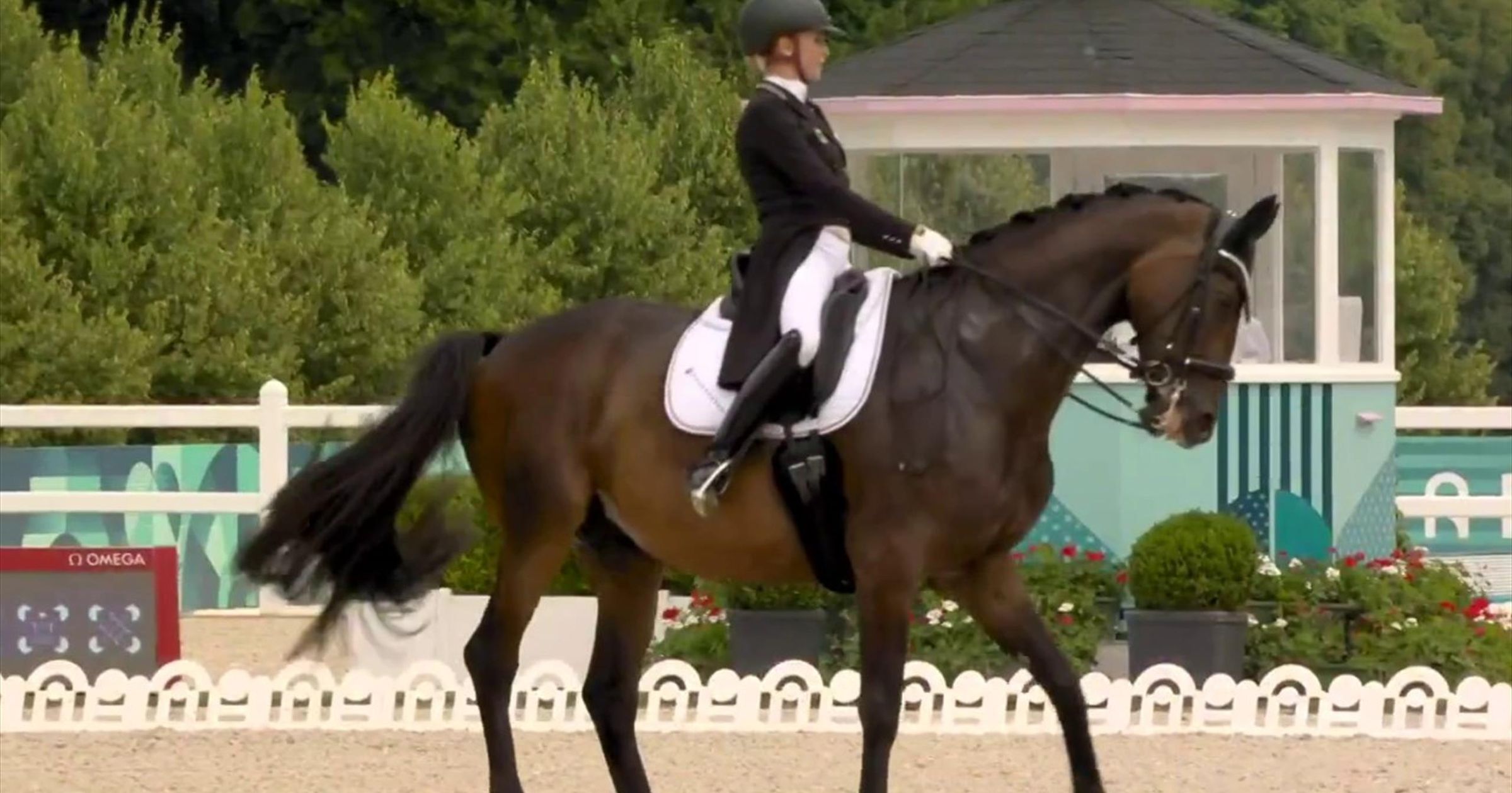 Reiten bei Olympia: Jessica von Bredow-Werndl reitet in Dressur in ...
