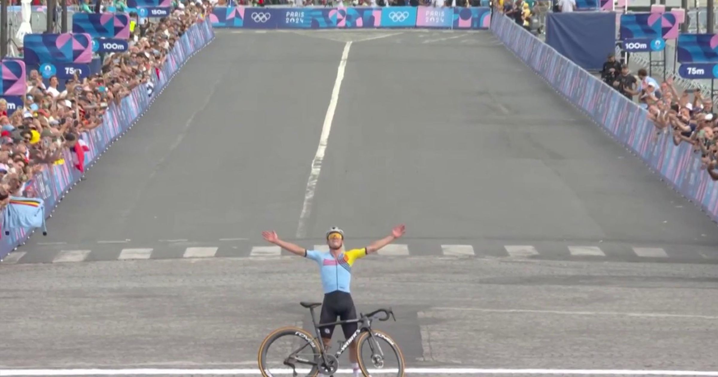 Olympia 2024 - Remco Evenepoel fährt am Eiffelturm mit 15-km-Solo zum ...