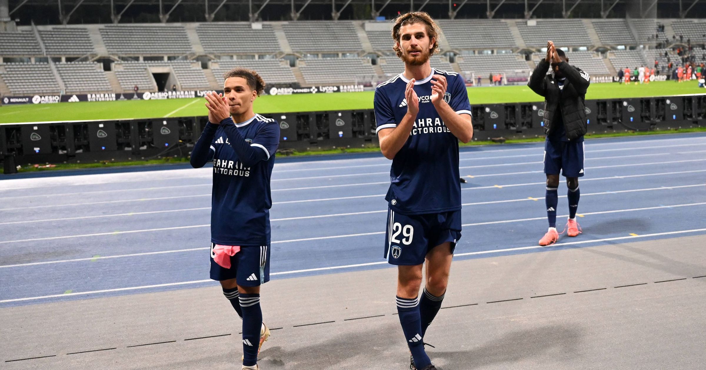 L2 : le Paris FC signe sa troisième victoire de rang en dominant Laval ...
