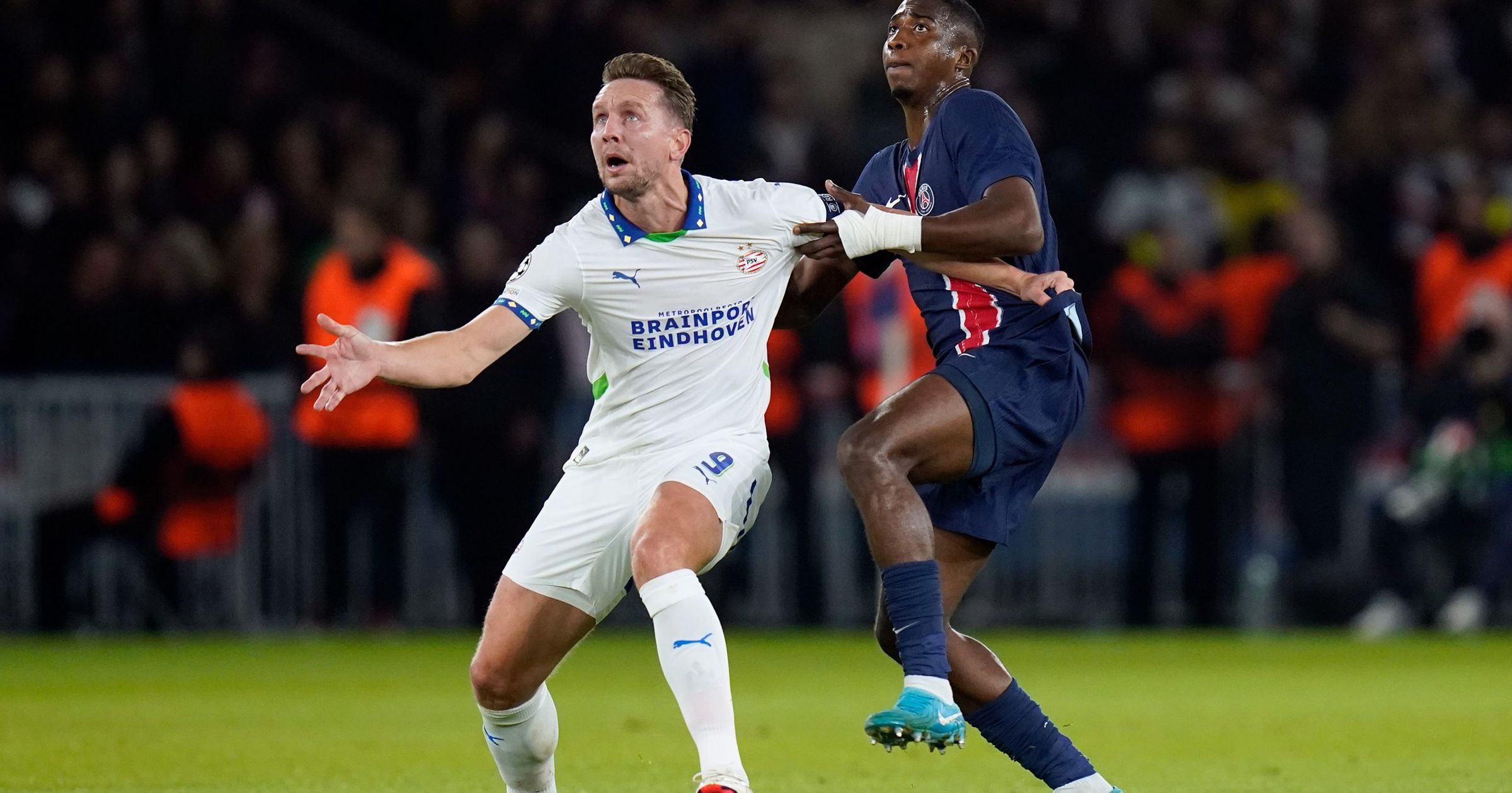 Champions League | PSV verrast in Parc des Princes en pakt ...