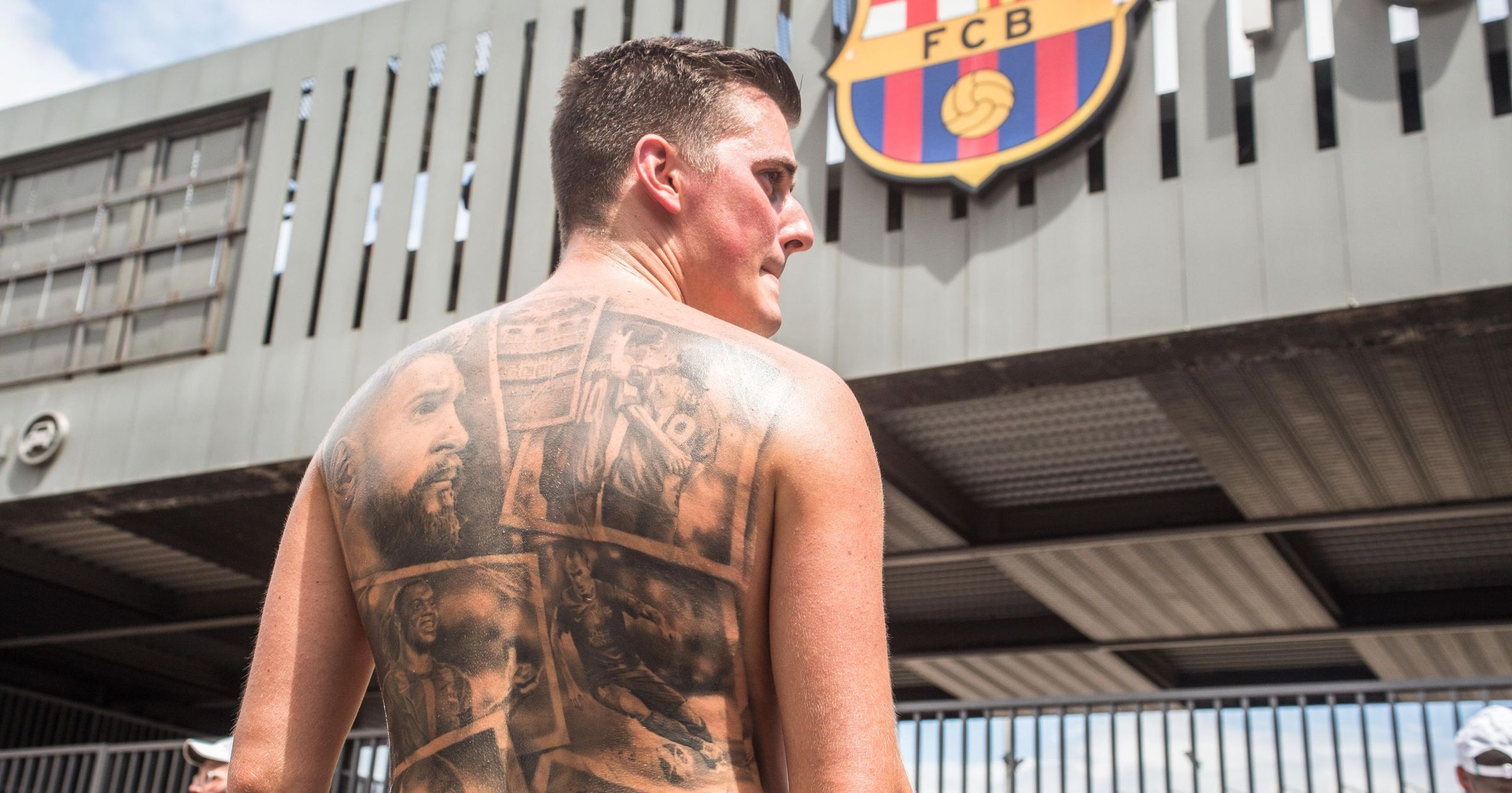 Il Barcellona vende tutto: tatuaggi da 1125 euro per aumentare i ricavi ...