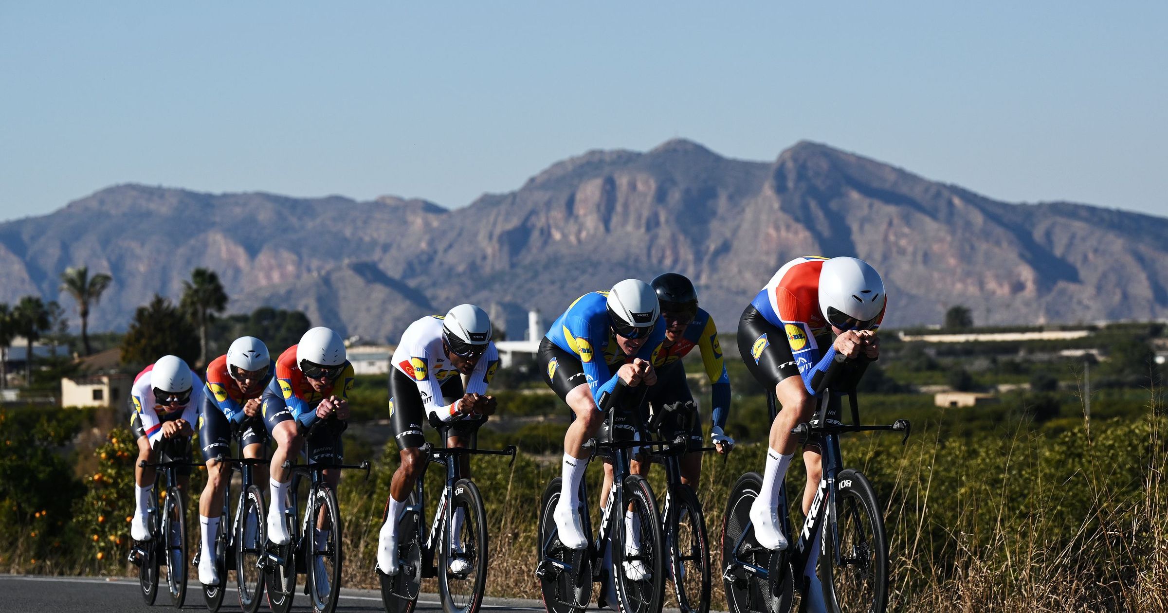 Lidl-Trek sætter konkurrenterne til vægs i holdløb - Cycling video ...