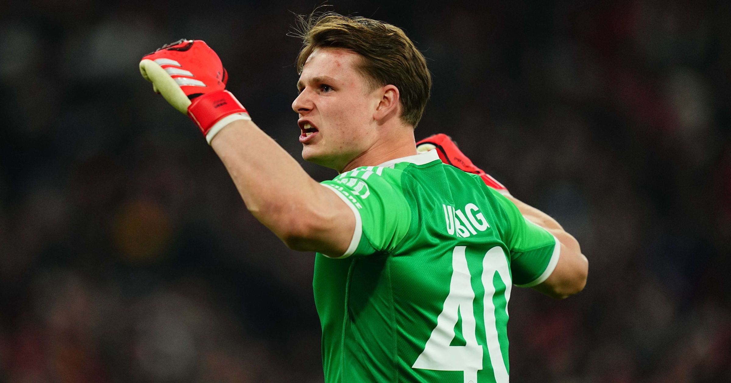 FC Bayern München - Keeper Jonas Urbig gibt ein gelungenes Debüt in der ...