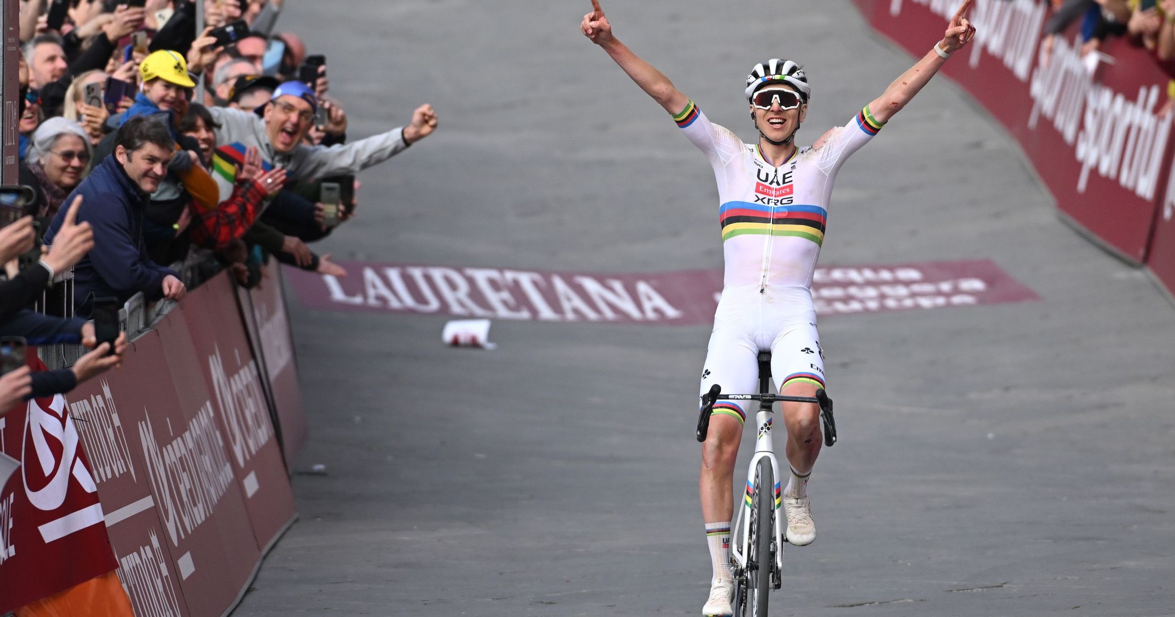 Strade Bianche 2025: Tadej Pogacar triumphiert trotz heftigem Sturz ...