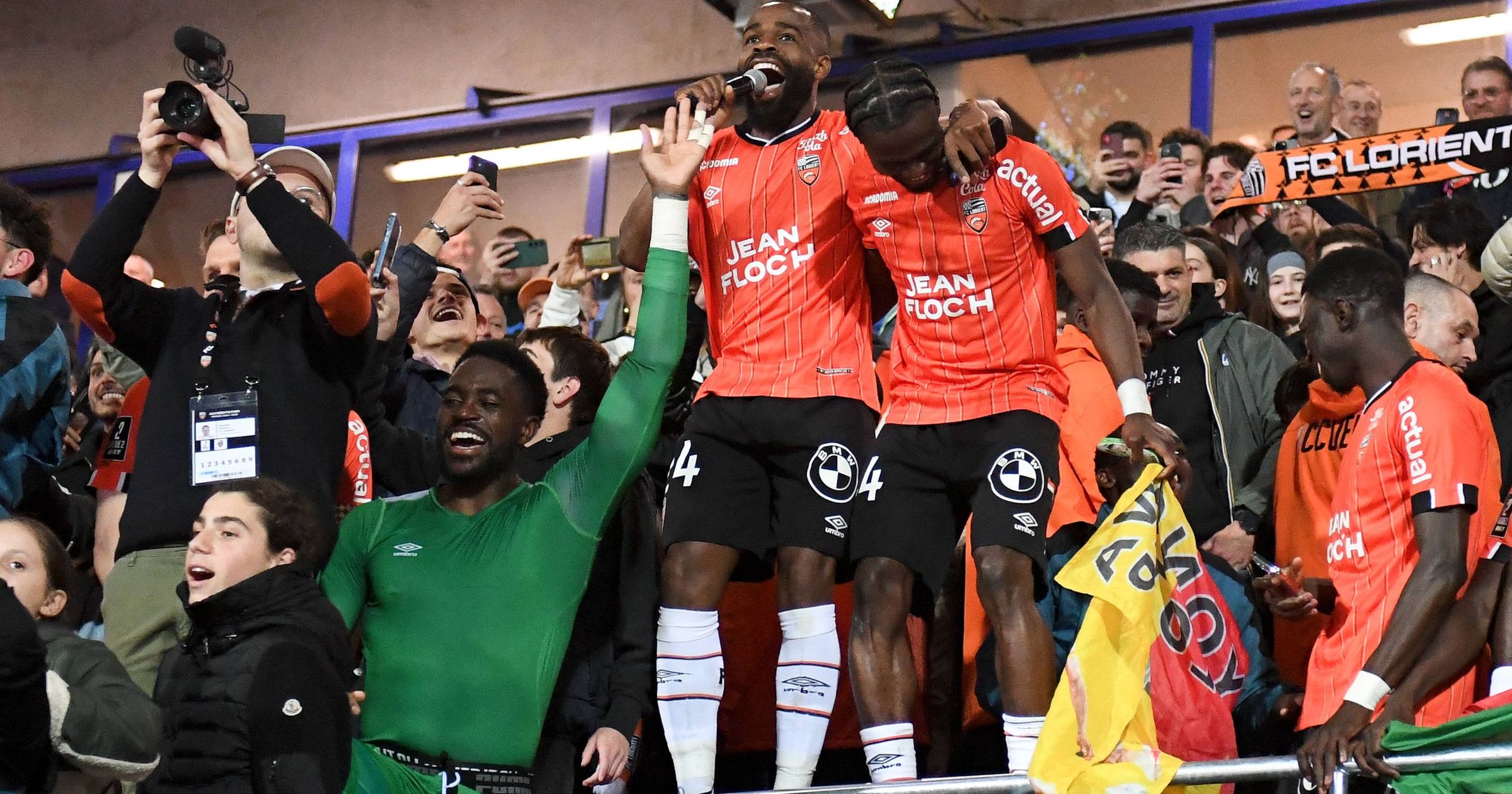 Le FC Lorient de retour en Ligue 1 après sa victoire face à Caen (4-0 ...