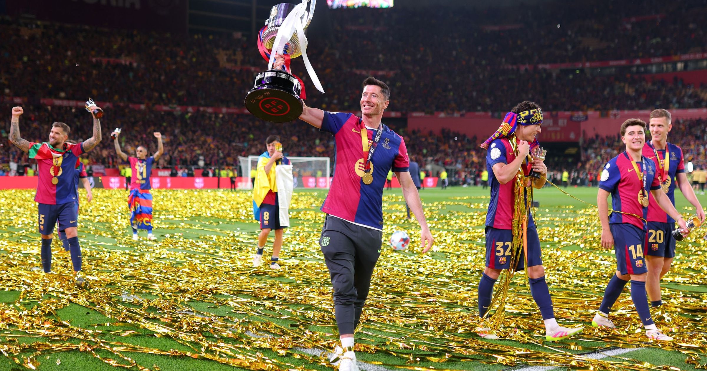 FC Barcelona wygrała Puchar Króla. Robert Lewandowski zdobył 30 ...
