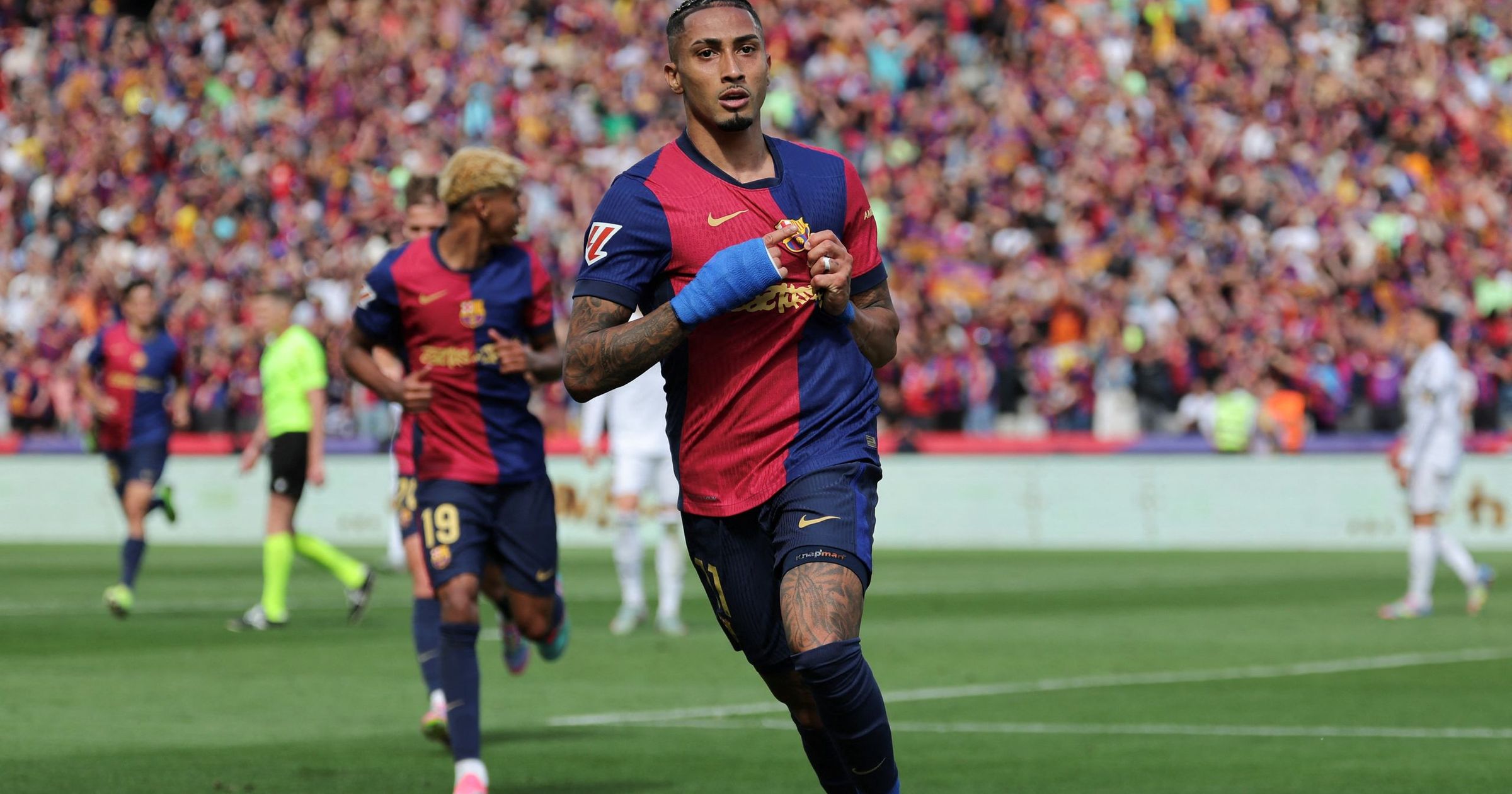 Football - La Liga 2024-25 : Raphinha élu meilleur joueur de la saison ...