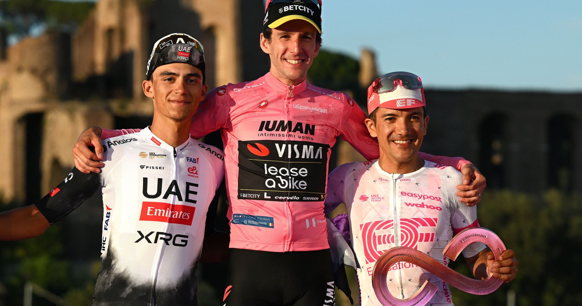 Simon Yates wygrał Giro d'Italia 2025. Drogę do zwycięstwa otworzyli mu ...