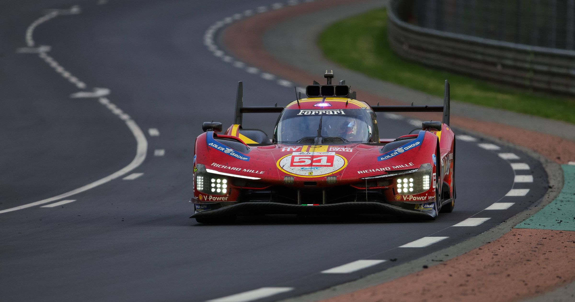 Le Mans: Safety-Car in der Nacht mischt Karten neu - zwölf Fahrzeuge ...