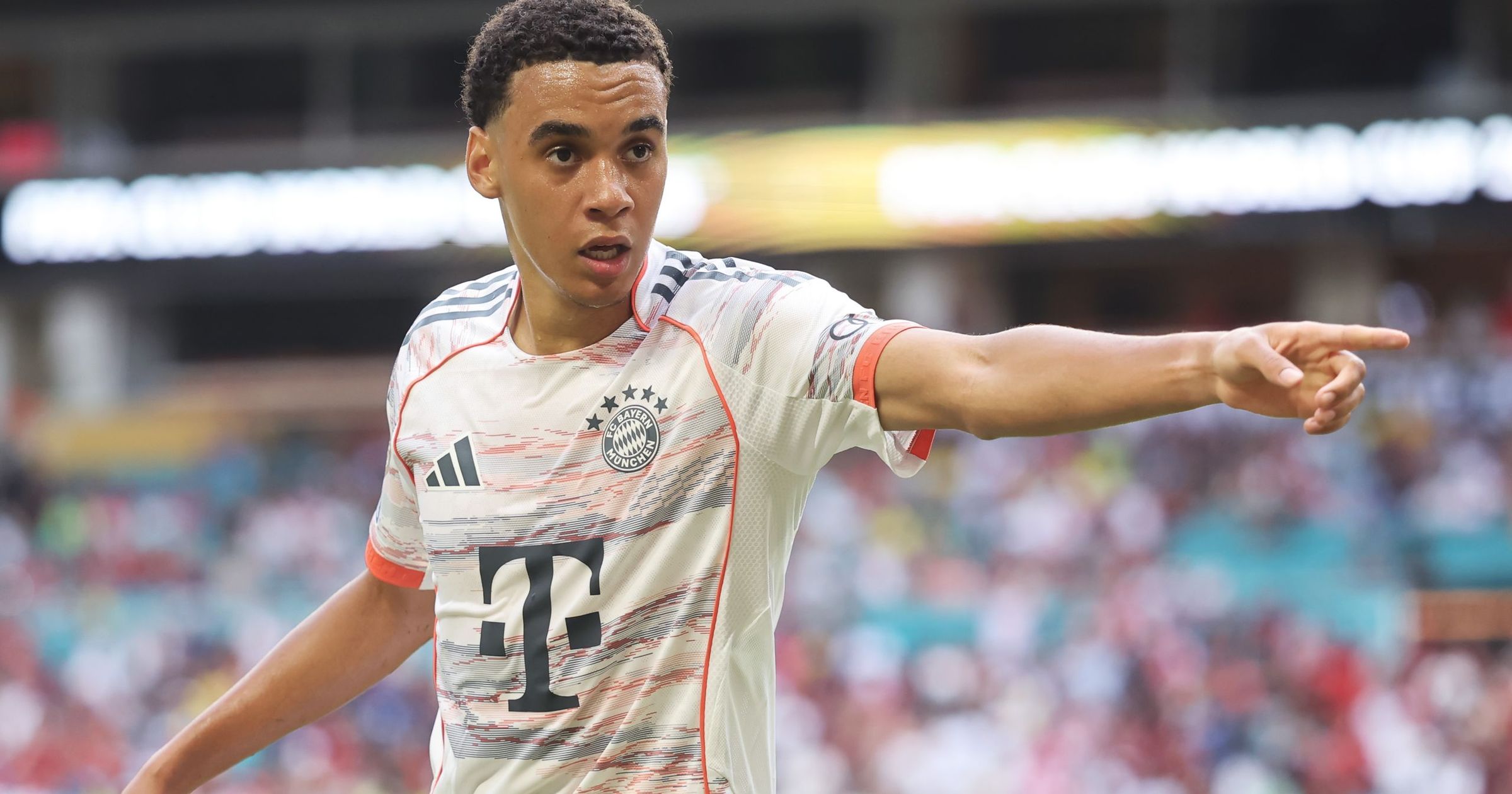 Jamal Musiala übernimmt beim FC Bayern prestigeträchtige Nummer zehn ...