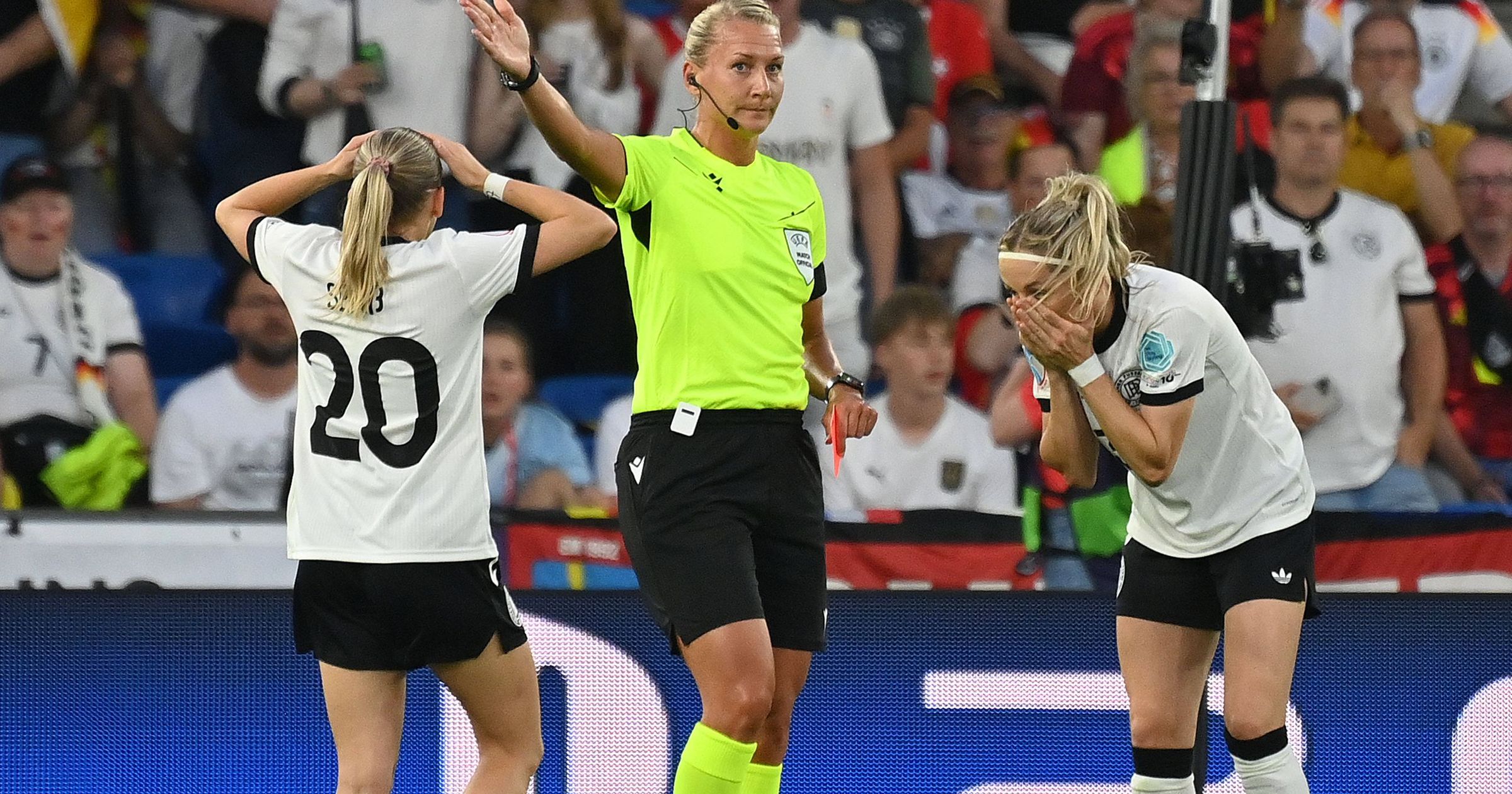 Frauen-EM: Kathrin Hendrich nach Zopfzerren und Roter Karte im ...