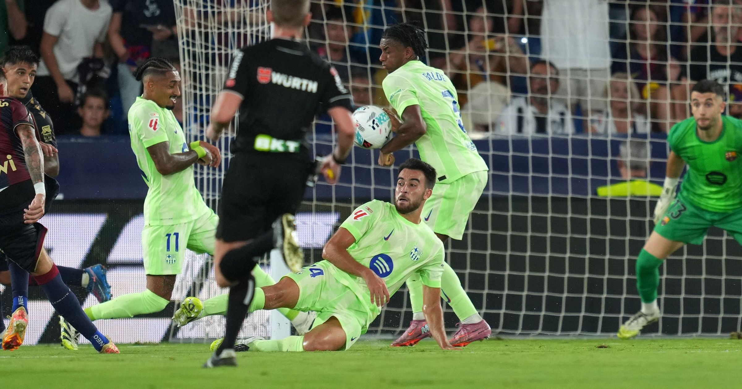 Levante UD-FC Barcelona | El audio del VAR en el penalti señalado a ...