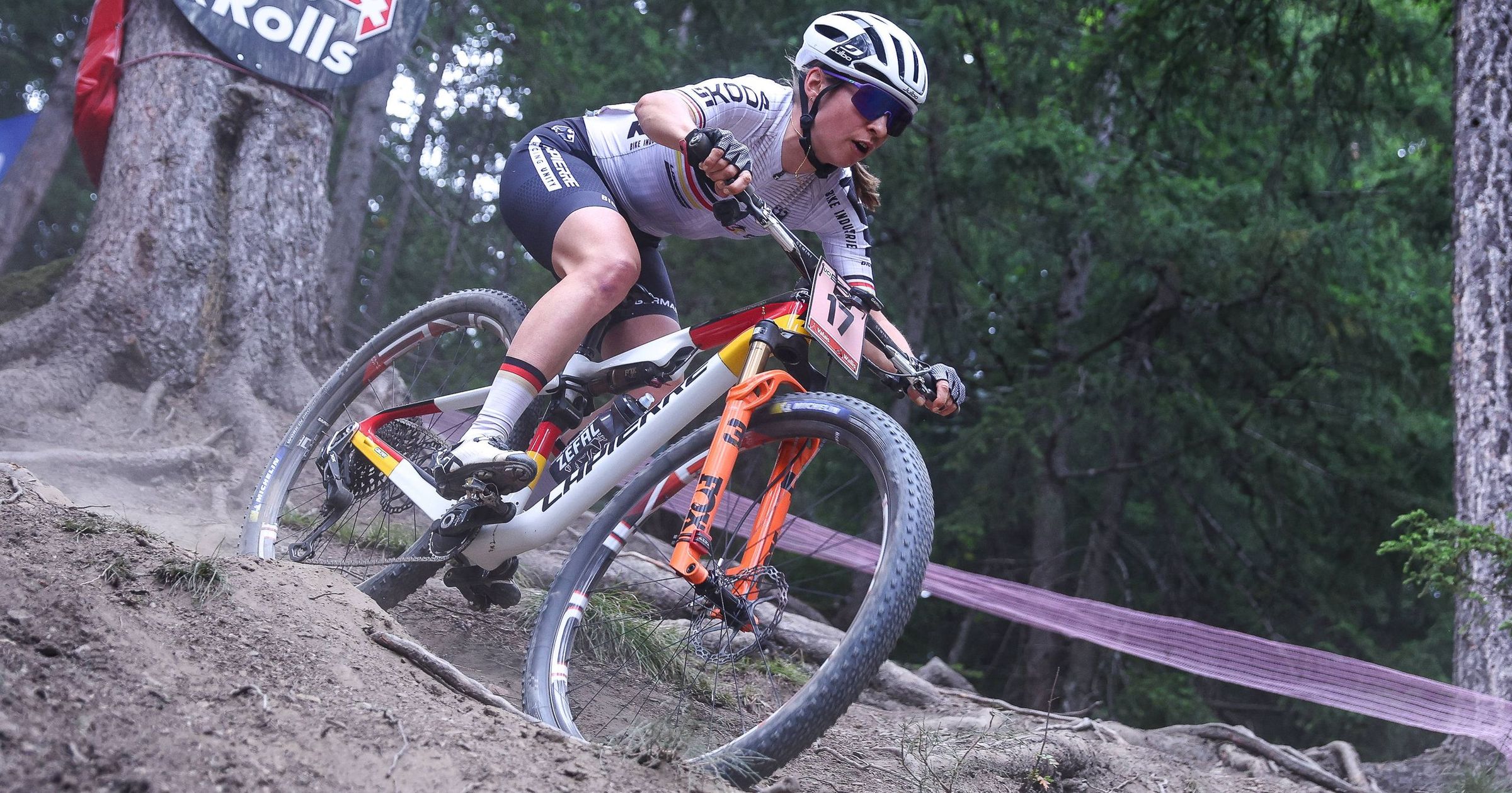 Weltmeisterschaften 2025 im Wallis: Nina Graf verpasst Medaille im ...