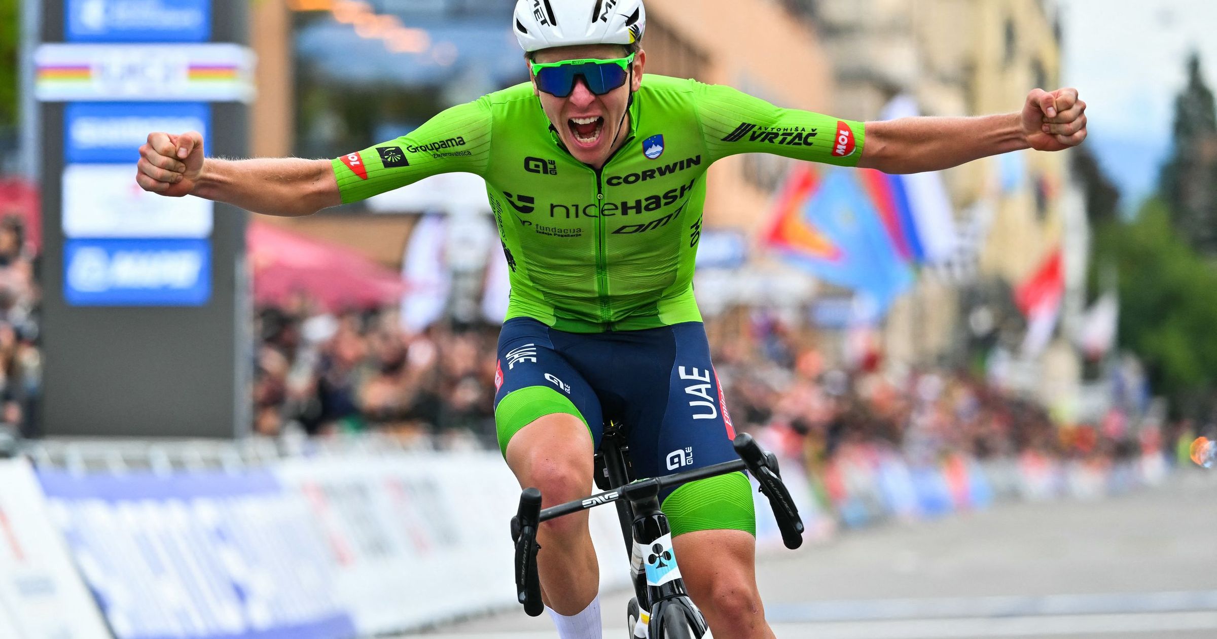 Gooit de hoogte WK-droom Pogacar overhoop op loodzwaar parcours in ...