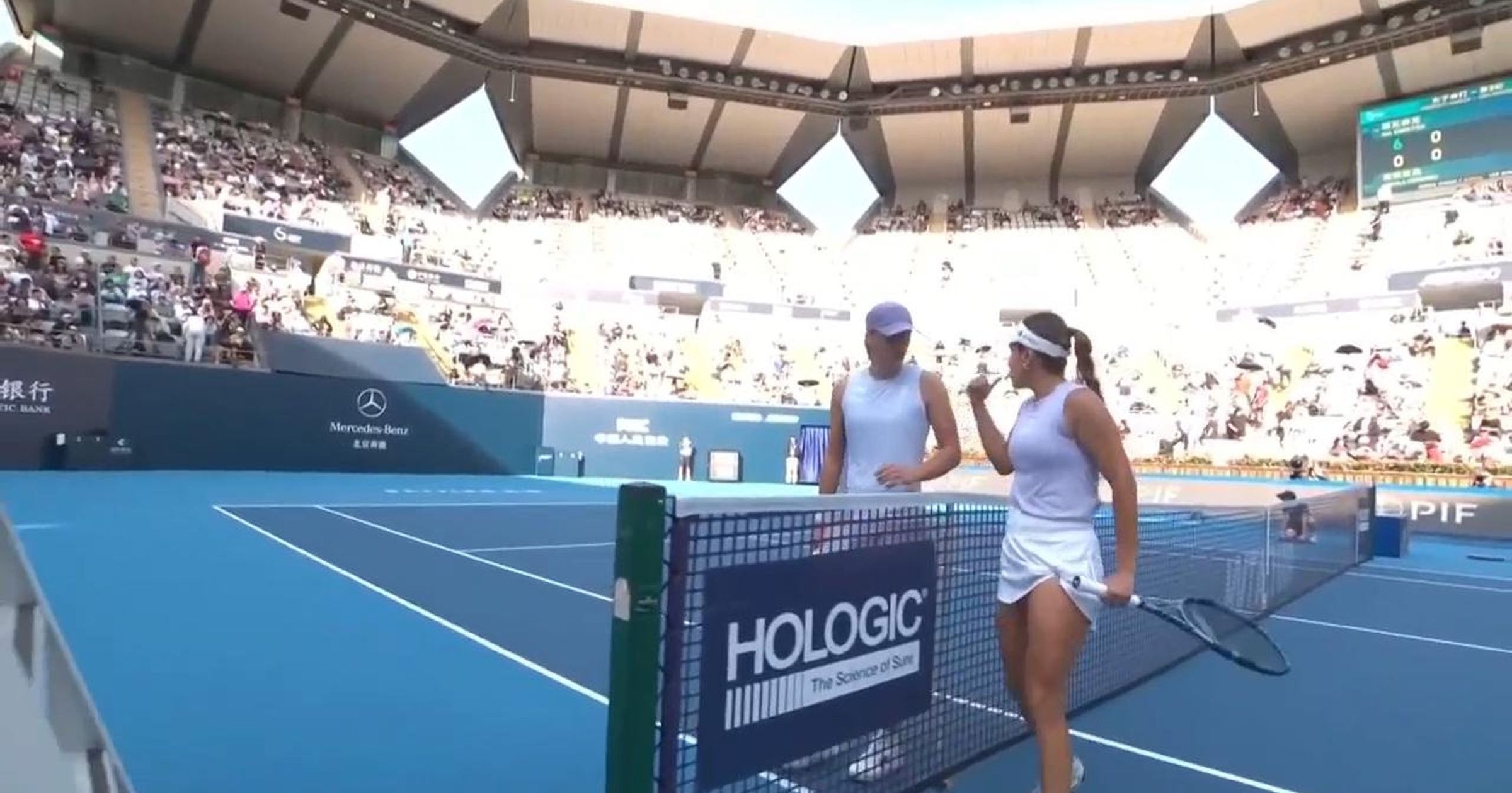 Iga Swiatek merge în optimile de finală de la Beijing, după retragerea ...