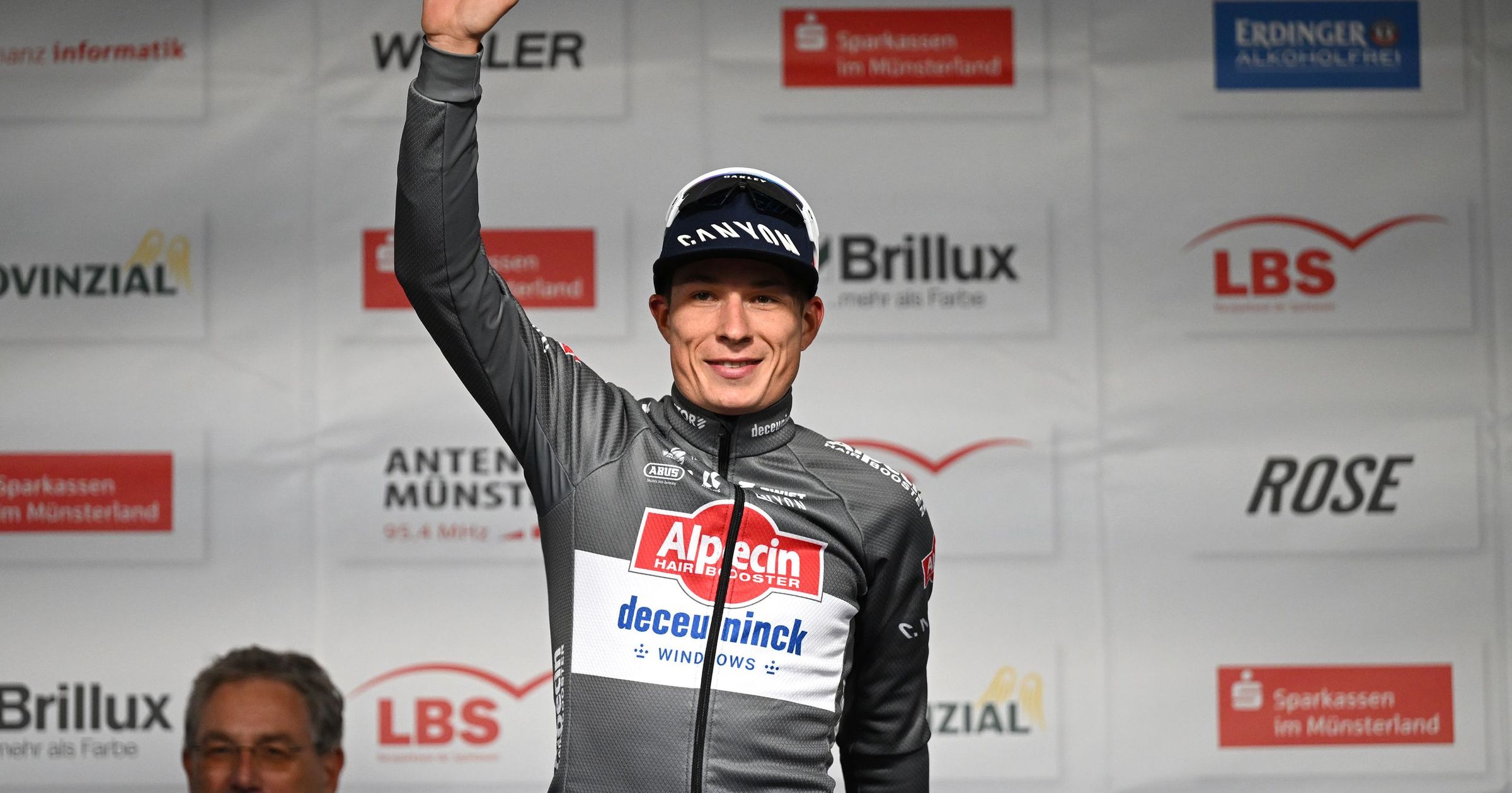 Münsterland Giro: Jasper Philipsen schlägt Arnaud De Lie im Sprint ...