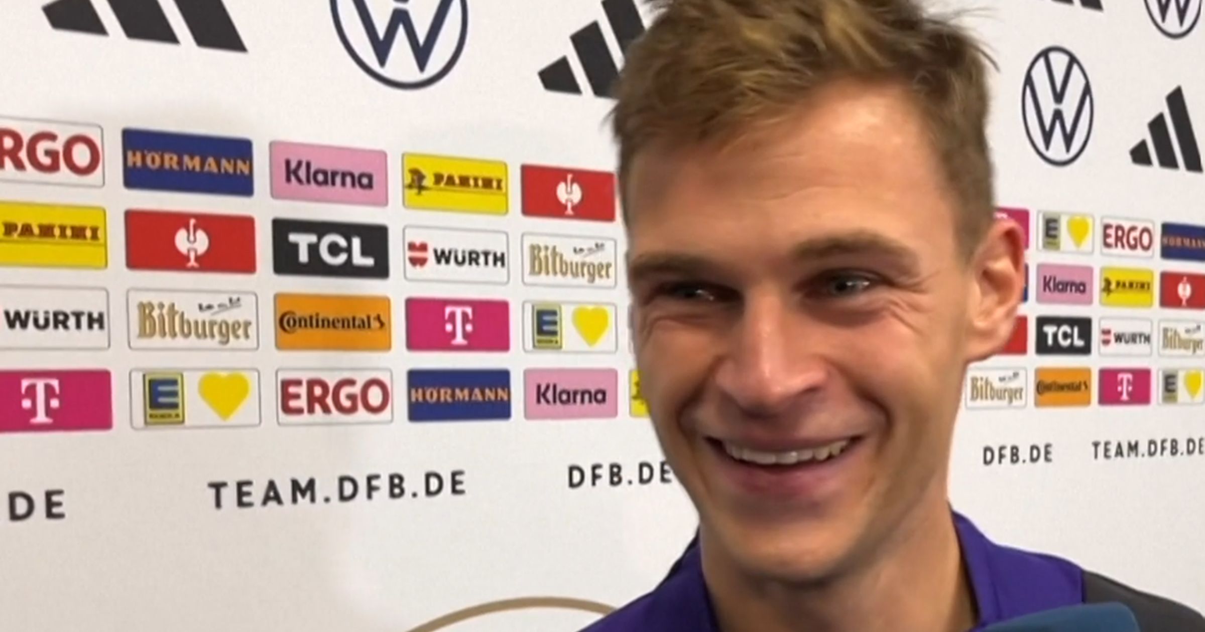 Joshua Kimmich scherzt über Debatte um seine Position in der deutschen ...