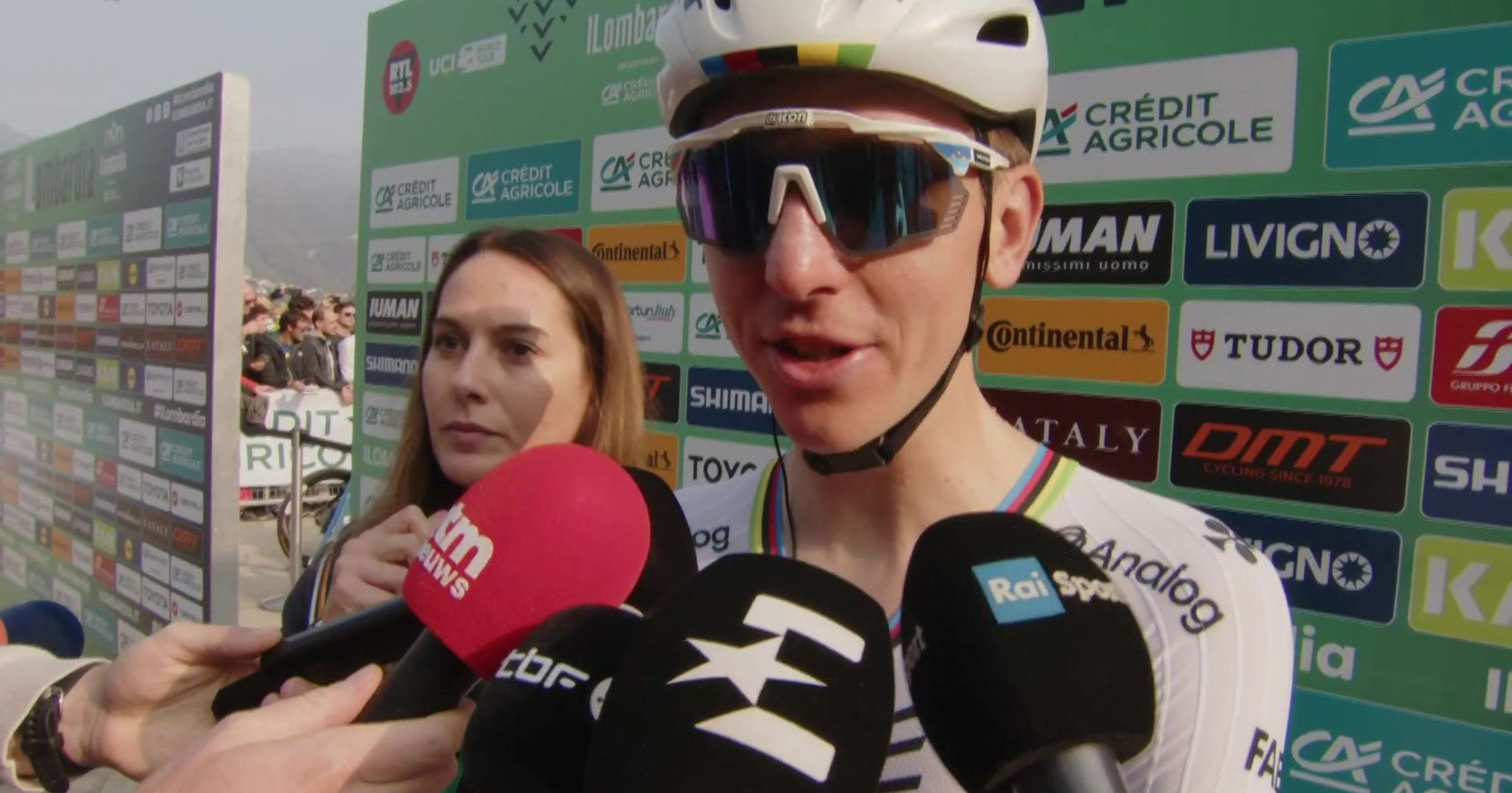 Tadej Pogacar spreekt dankwoord uit voor Rafal Majka - "Mijn grote ...