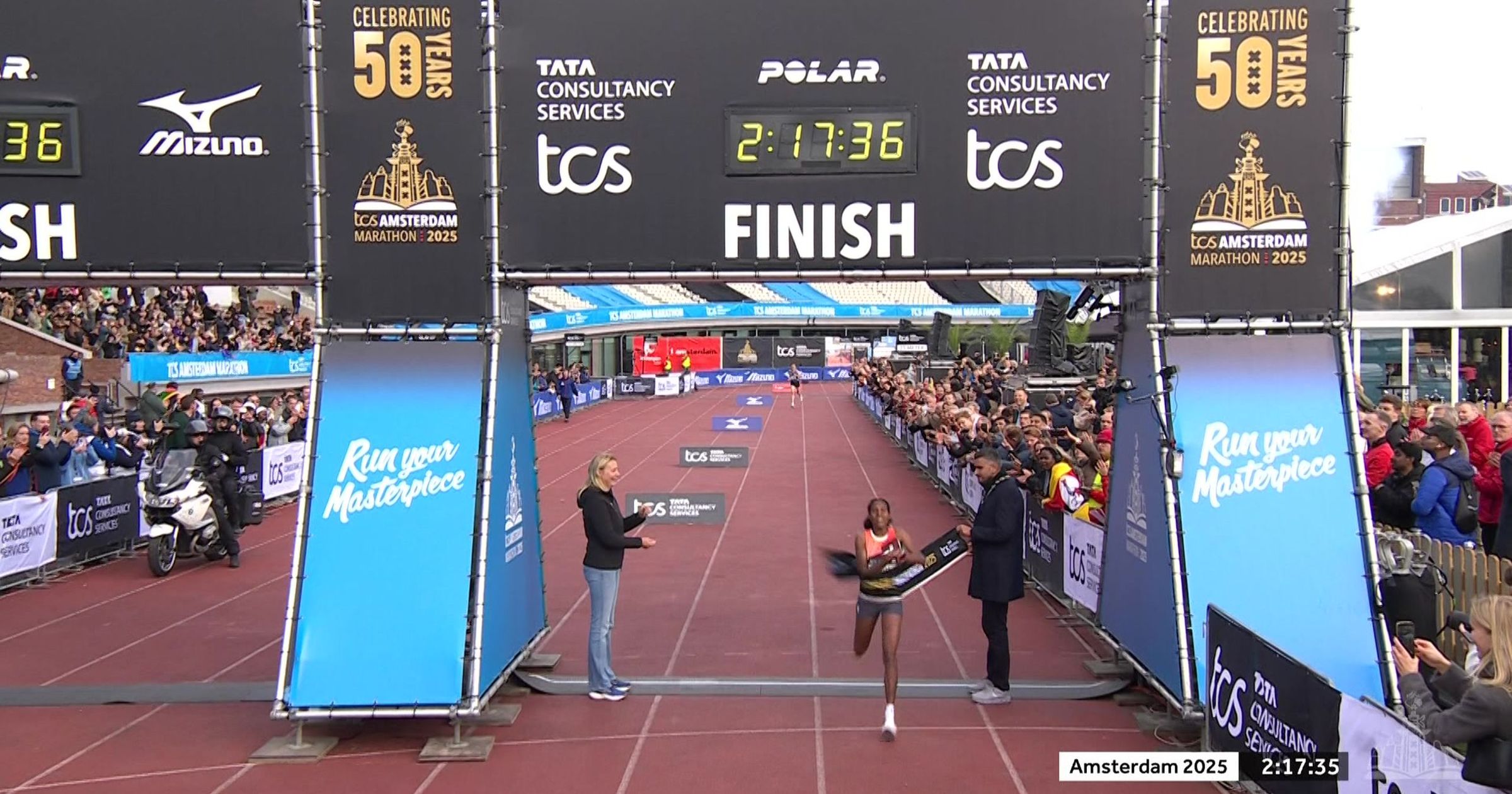 Maratona di Amsterdam, l'etiope Aynalem Desta trionfa nella gara ...