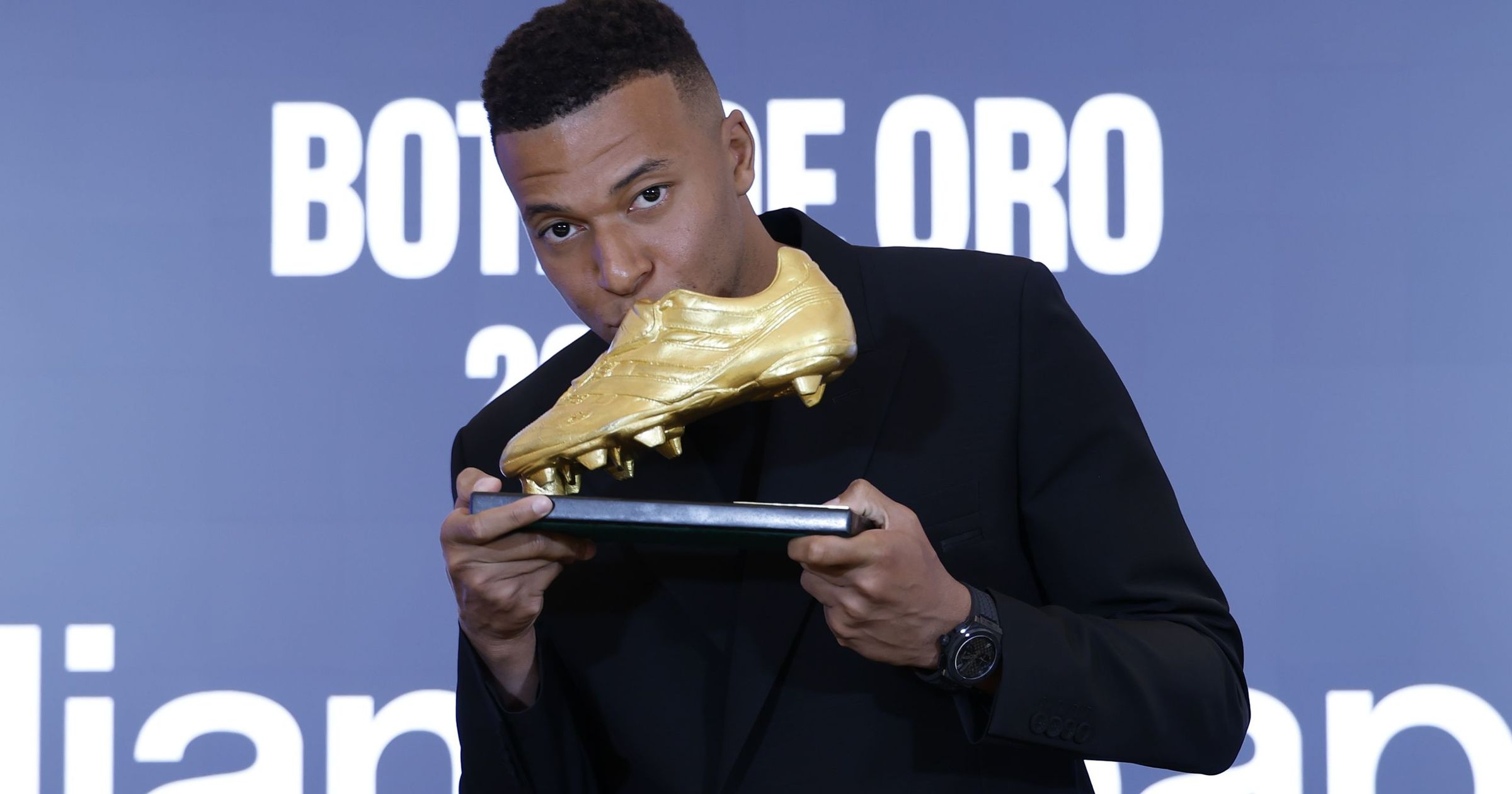 "Ce-i asta? Încă o gheată!?". Kylian Mbappe a avut parte de o mare ...