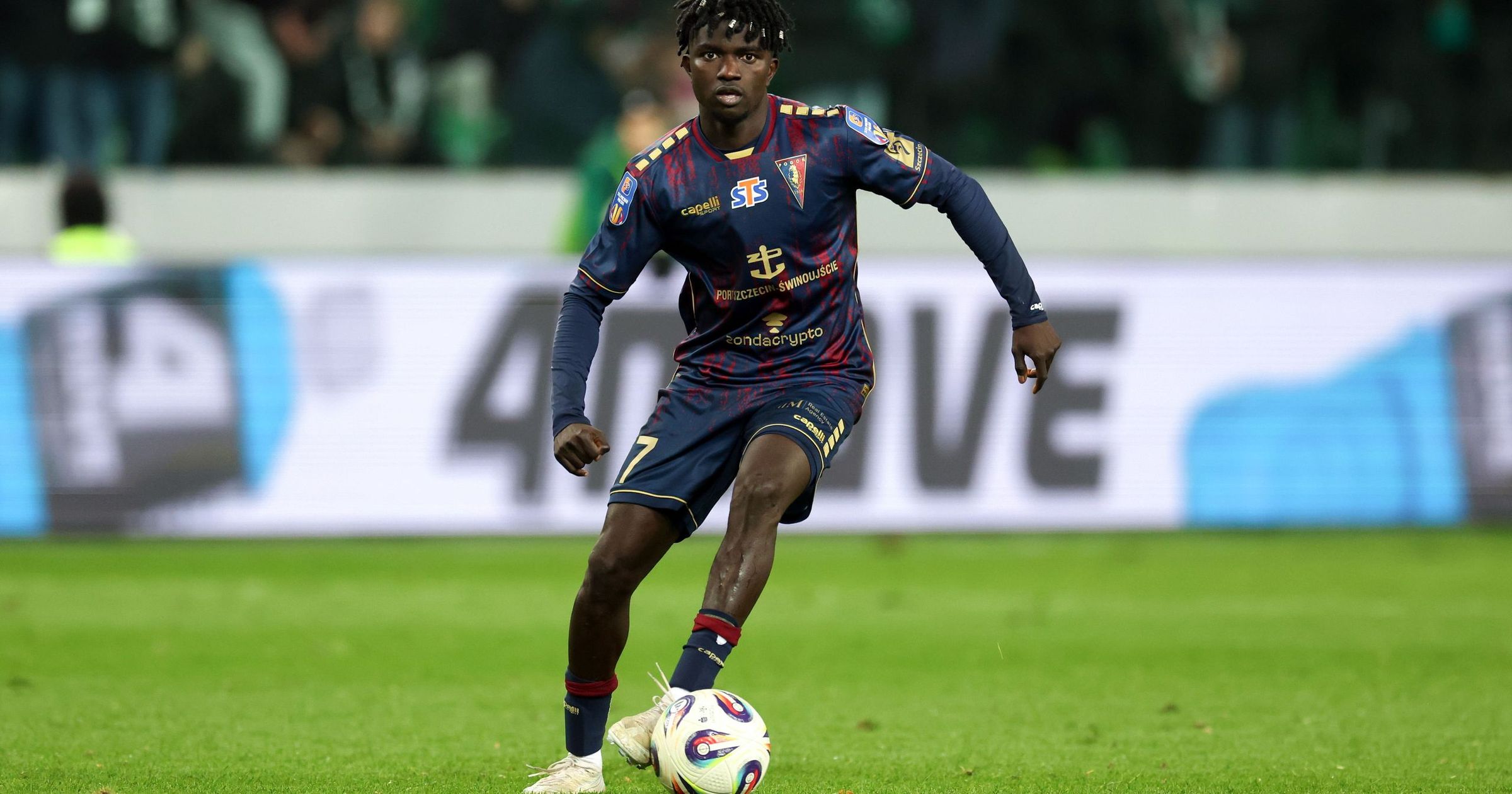 Musa Juwara bezczelnie symulował faul w meczu Wisła Płock - Pogoń Szczecin w PKO BP Ekstraklasie ...