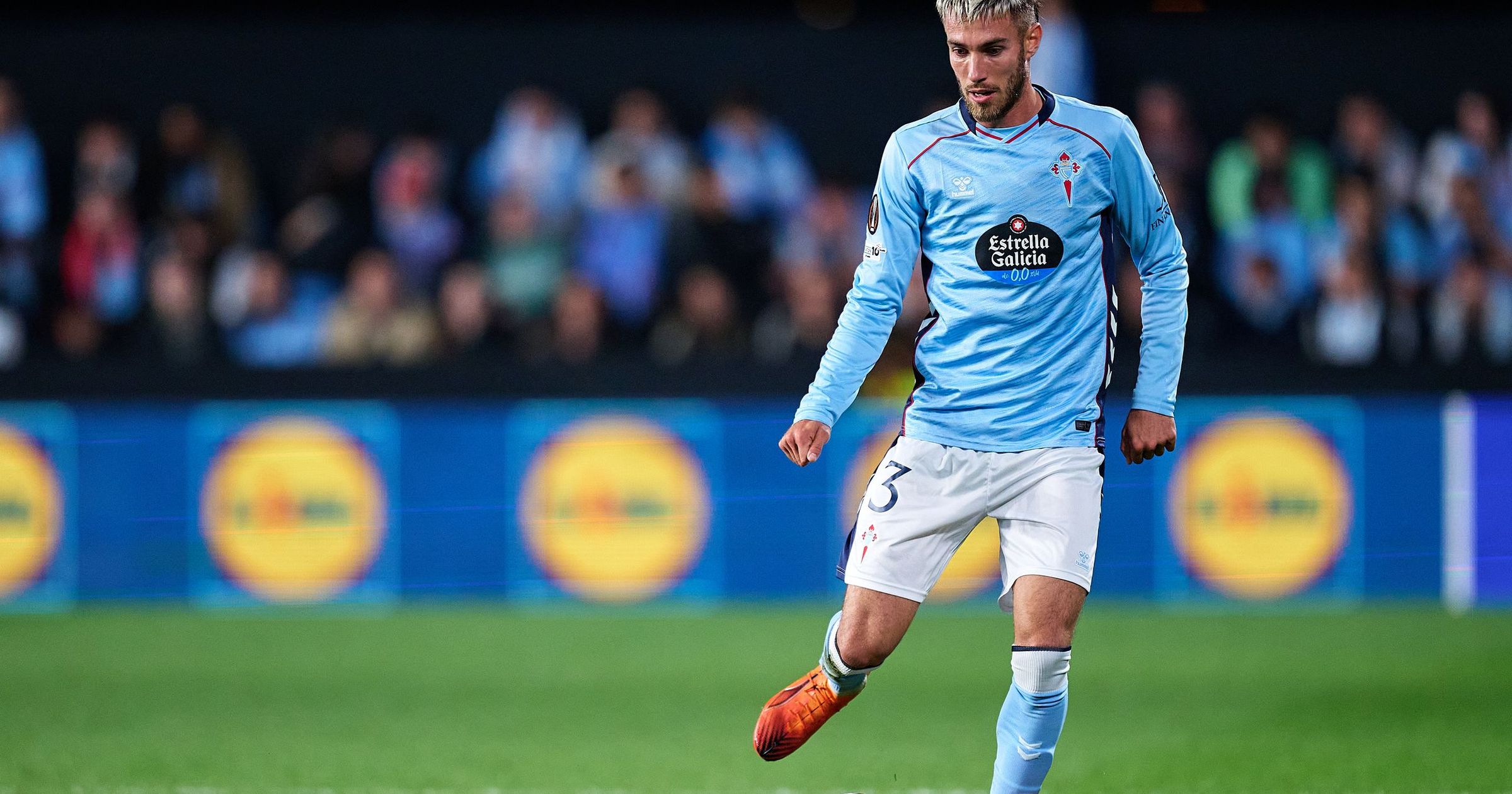 Oscar Mingueza, Bento, Branimir Mlacic, Donyell Malen e Michael Carrick ...