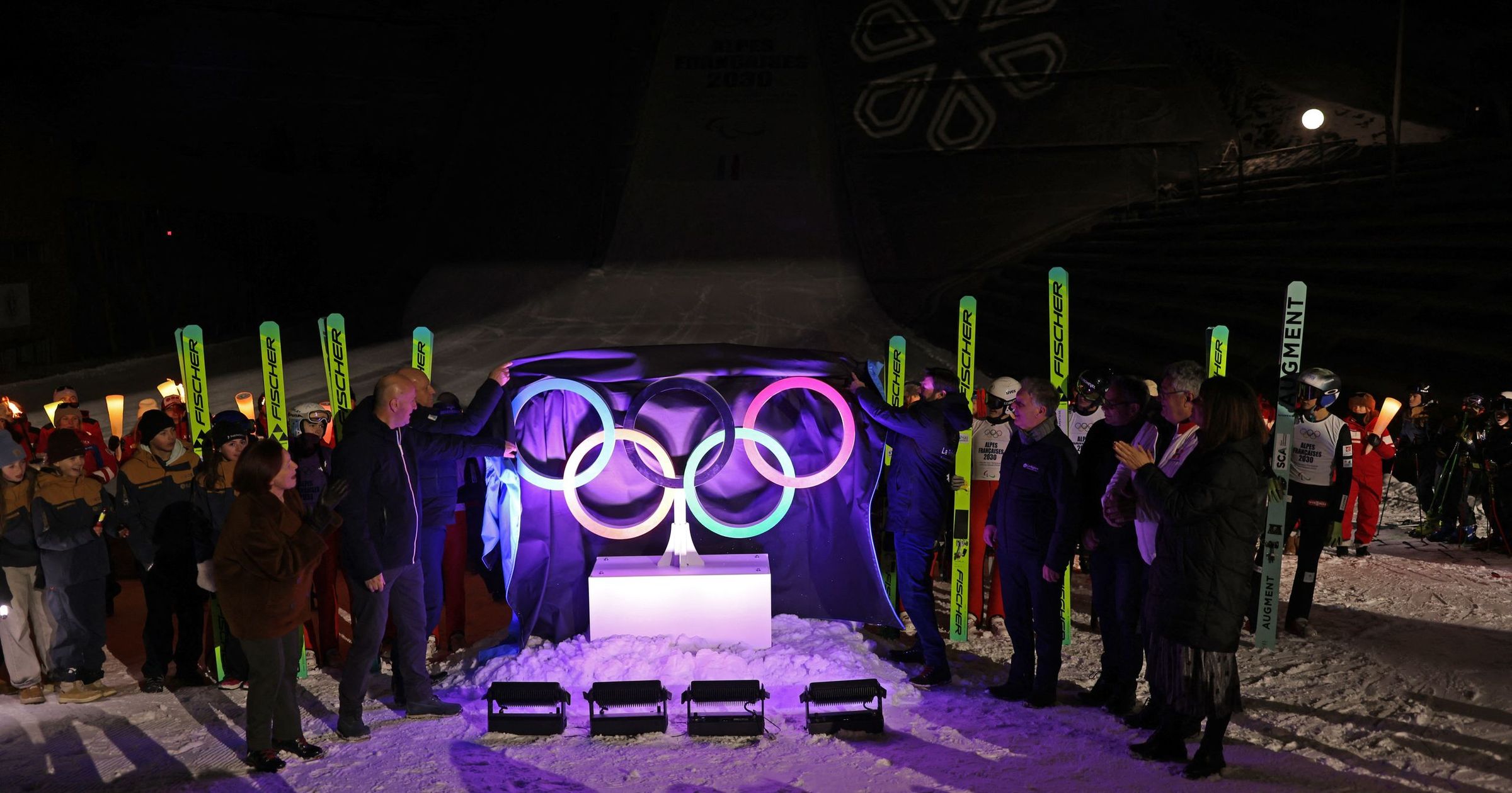 JO 2030 : Les anneaux olympiques installés à Courchevel, un des sites ...